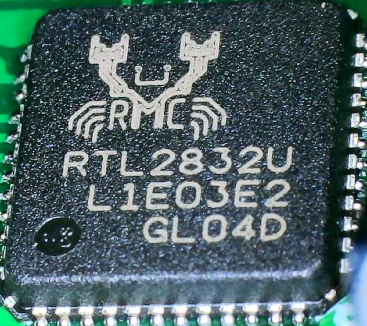 ADSBexchange.com Orange R860 RTL2832U, 0.5 PPM TCXO SDR w/Amp