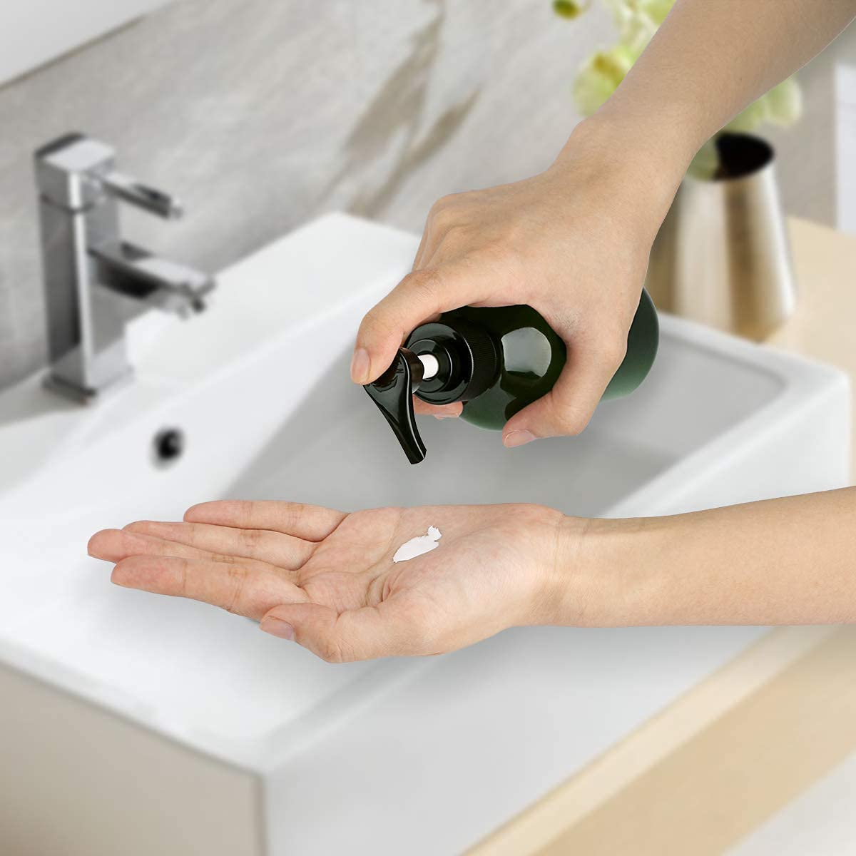 17 Ounce Hand Soap Dispenser Bottles, Refillable Plastic Pump Bottle Containers, for Kitchen and Bathroom, Amber and Green, 4 Pcs