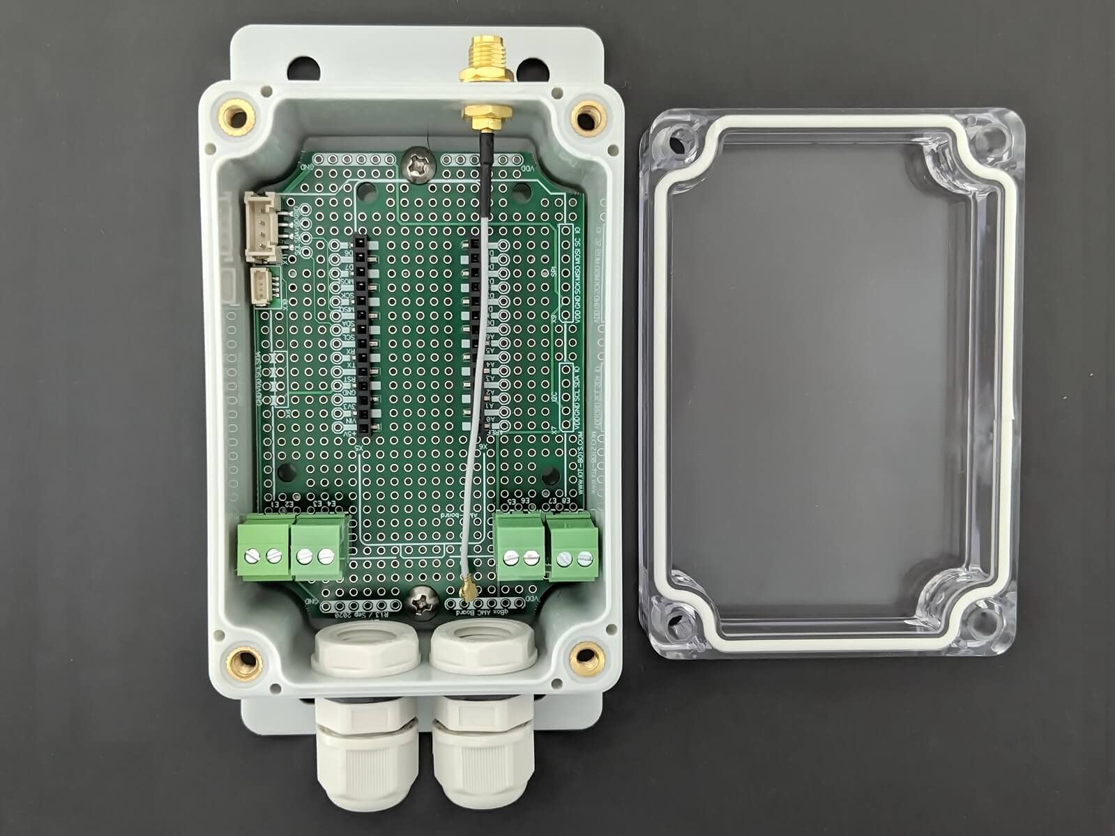 qBox AMC DIY IOT Enclosure Kit (One SMA), IOT Enclosure for Arduino MKR ESP32 Cellular LoRa WiFi Board, Waterproof IP65 Enclosure with Glands, prototyping PCB, connectors Set and SMA
