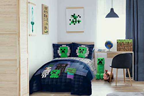 Jay Franco Minecraft Bad Night Full/Queen Quilt & Sham Set - Super Soft Kids Bedding Features Creeper & Enderman - Fade Resistant Microfiber