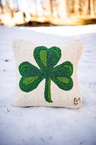 Chandler 4 Corners Artist-Designed Shamrock Hand-Hooked Wool Decorative Throw Pillow (14β x 14β)