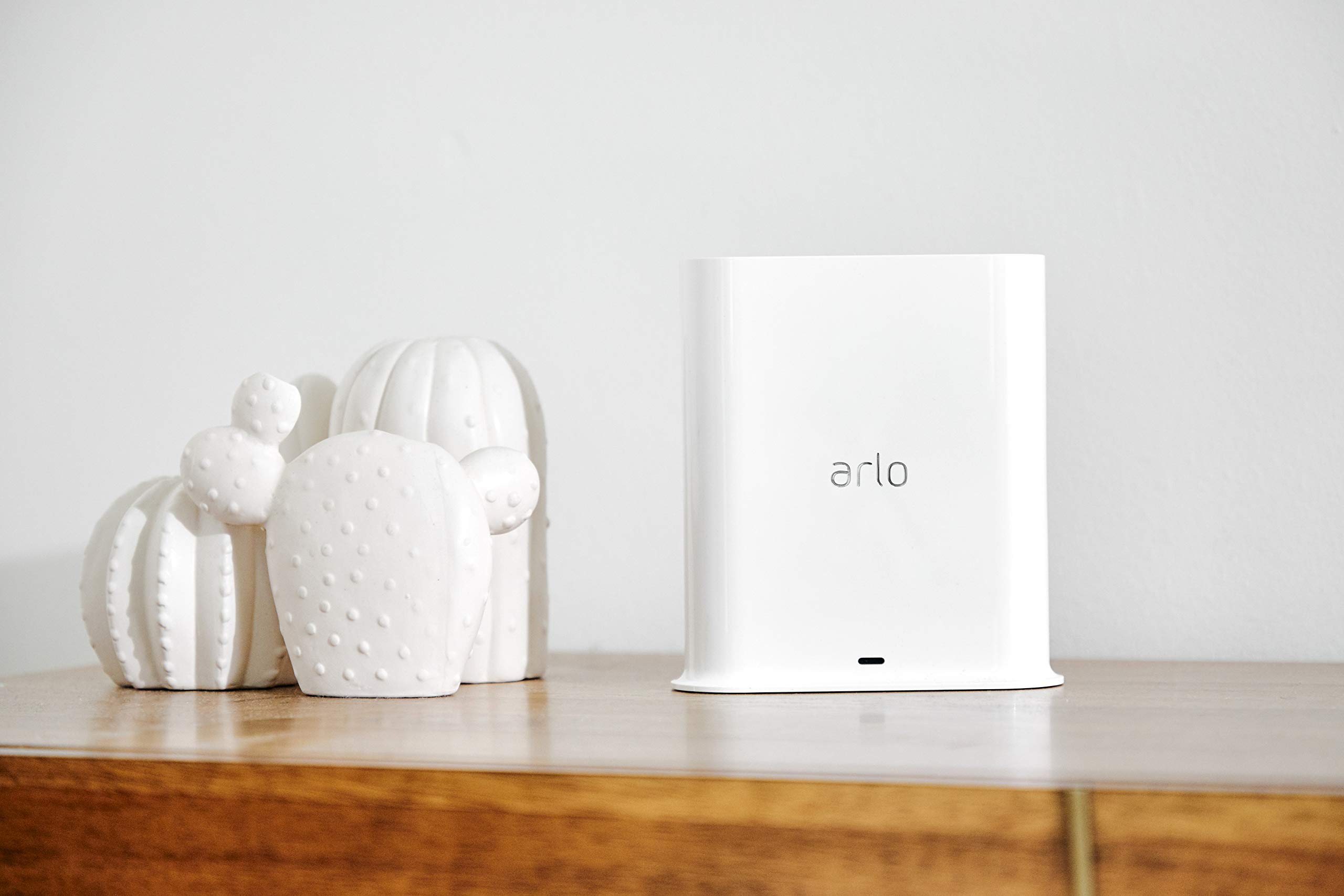 Arlo Accessory - Smart Hub | Use with Ultra, PRO 2, and PRO 3 Cameras VMB5000 (Renewed)