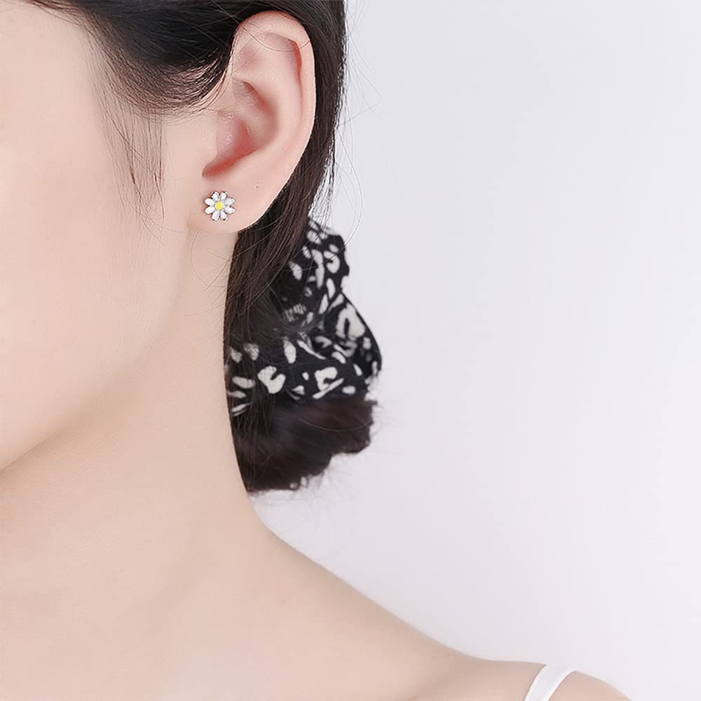 18G Little Daisy Flower Cartilage Stud Earrings Sterling Silver 925 Chrysanthemum Flower Helix Tragus Earring Studs Screw Back Small Ear Piercing for Women Girls