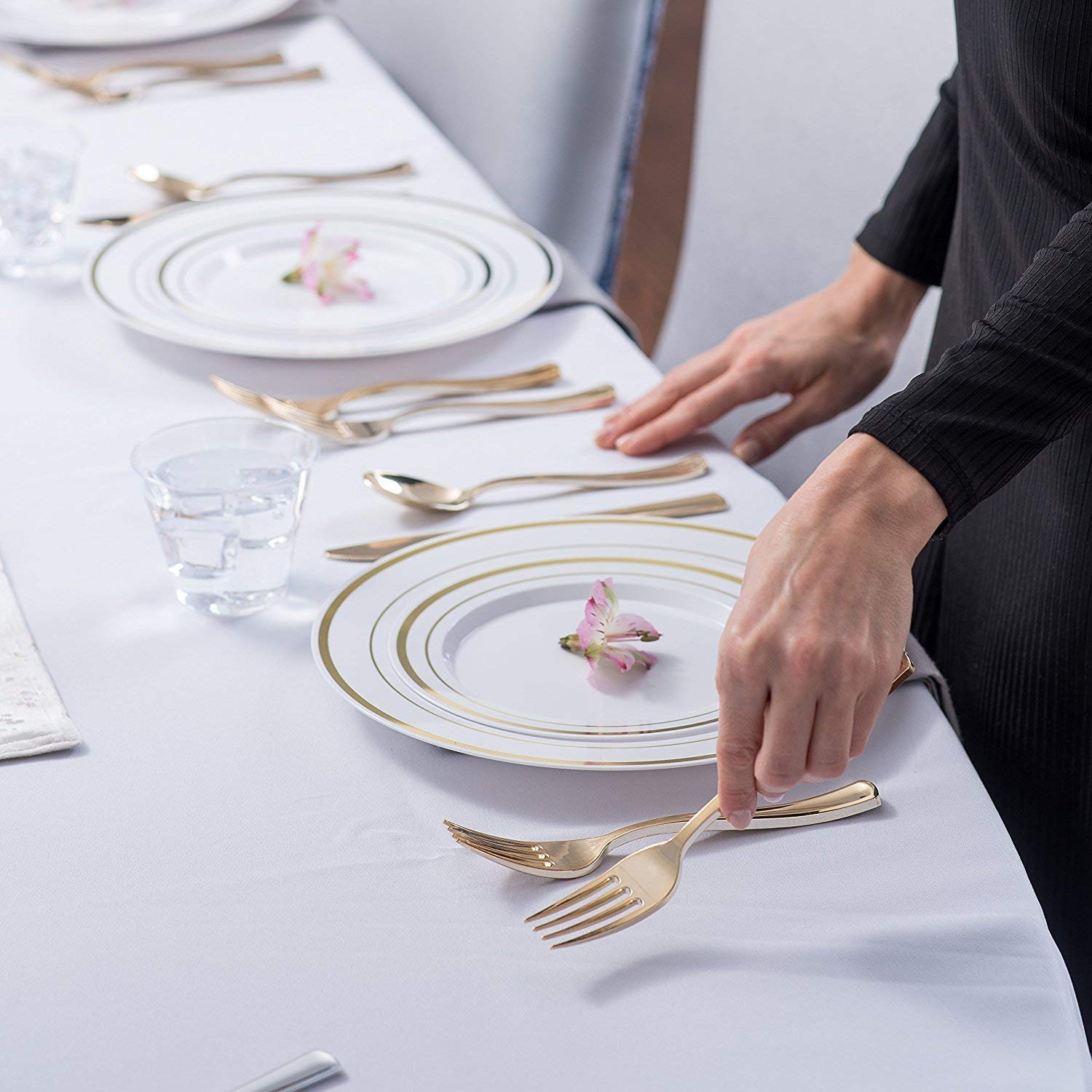 125-Piece White and Gold Fancy Plastic Plates Disposable with Silverware, Elegant Dinnerware for Weddings, Holiday Party China, Set of 25 Dinner + Salad Plates, 25 Spoons, 25 Forks, 25 Knives