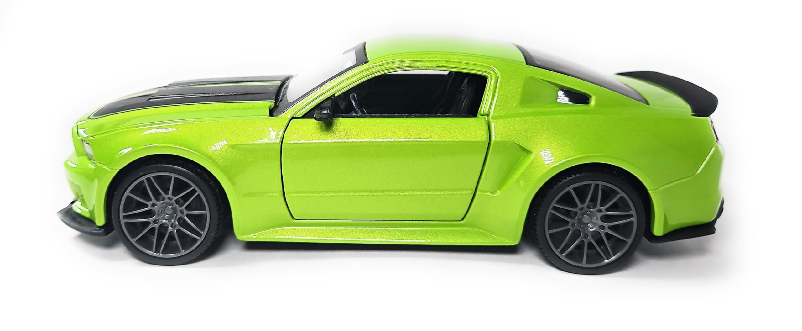 2014 Ford Mustang Street Racer Metallic Light Green 1/24 by Maisto 31506