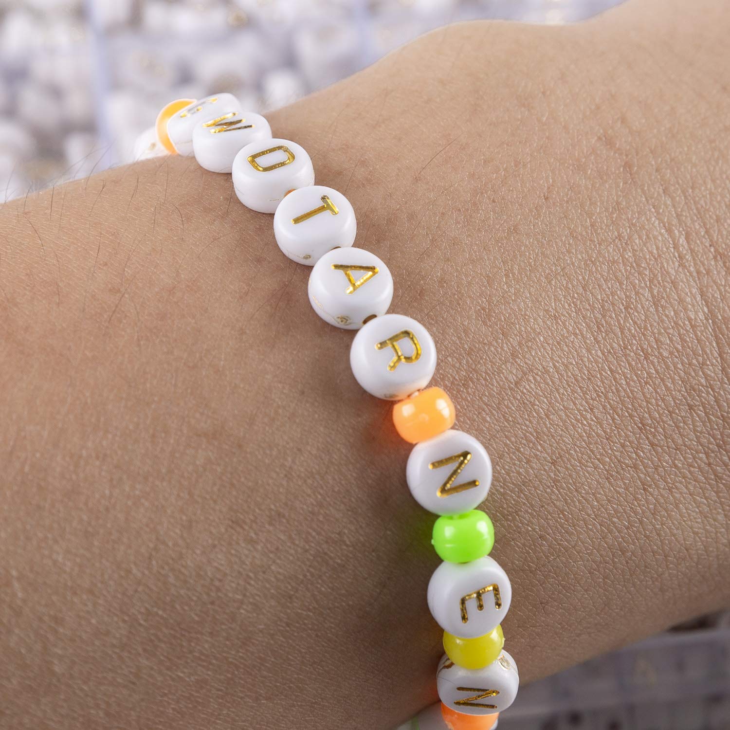 1680PCS Acrylic White and Gold Round Circle Letter Beads for Bracelets Alphabet Beads for Jewelry Making Name Bracelet Kit (Acrylic)