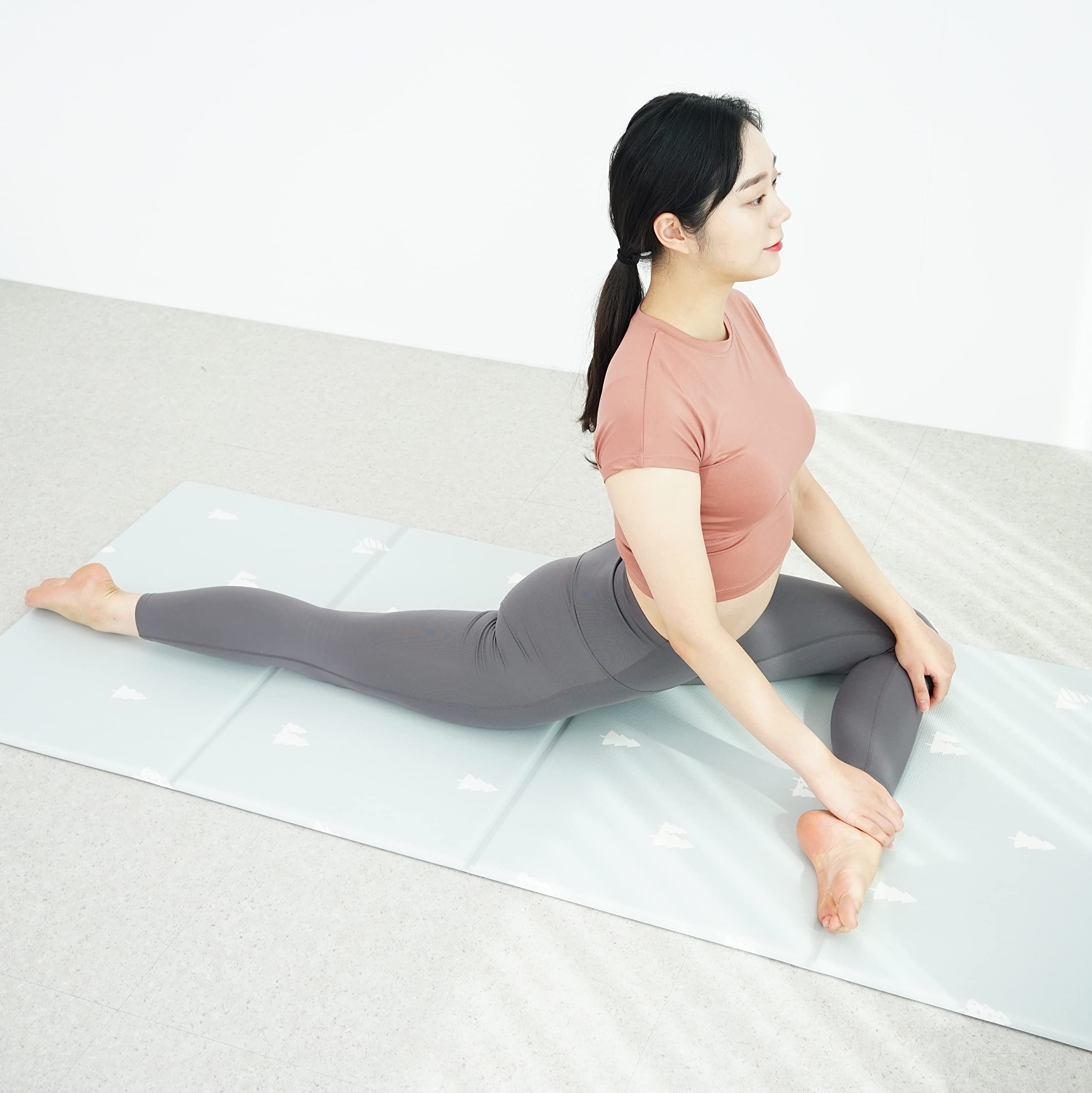180cm x 70cm x 6mm Folding Reversible Yoga Mat Floor Fitness Exercise Pilates Workout Non-Slip Pine Tree Design