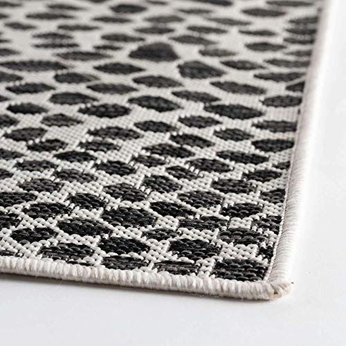 Jill Zarin Outdoor Collection Area Rug - Cape Town (7' 1" x 10' Rectangle, Black/ Ivory)