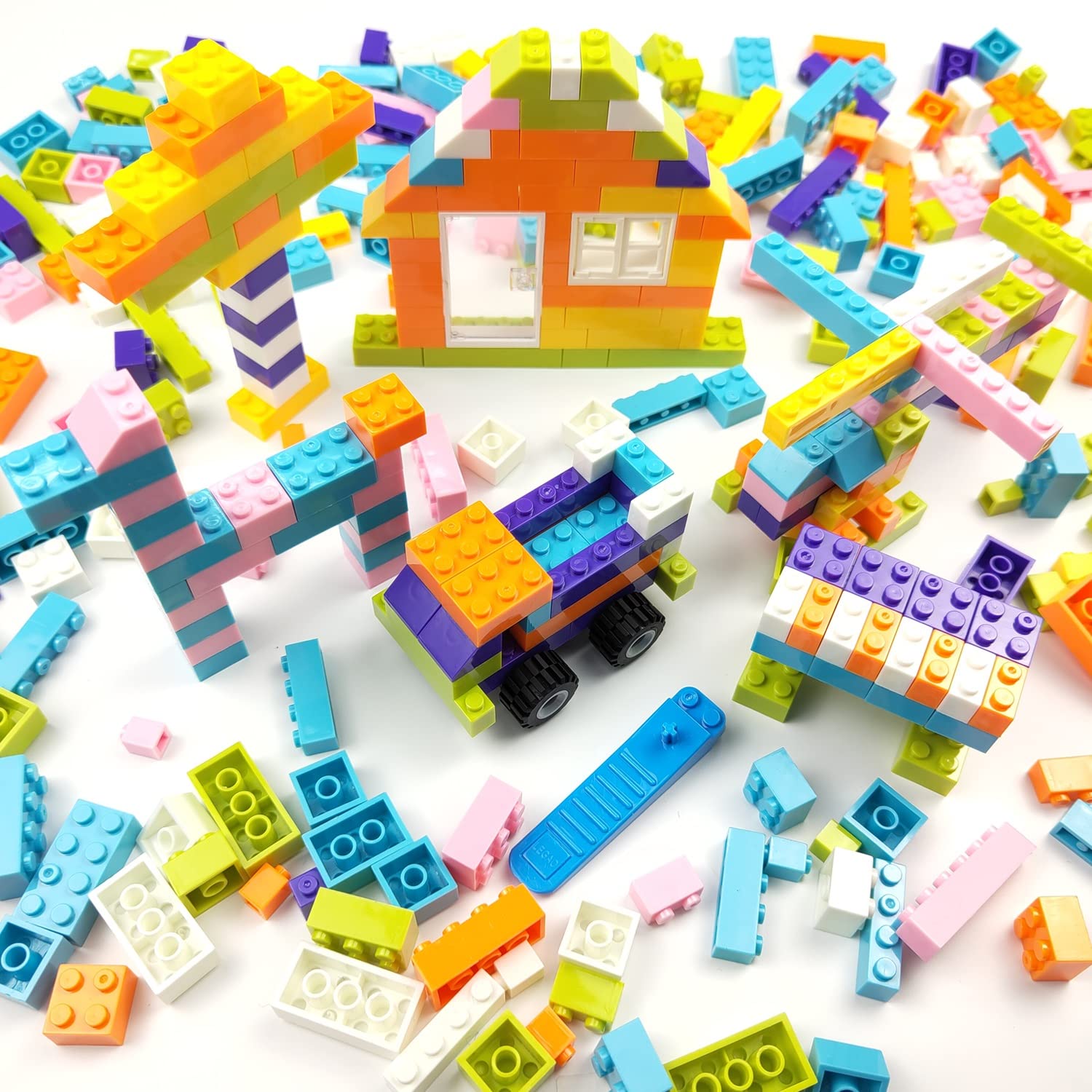 AIRKE 1100 Pieces Classic Bricks Kit, Classic Building Bricks with Wheels, Tires, Axles, People, Windows, Doors, Compatible with All Major Brands, Early Educational Gift for Boys Girls 3 Years and up
