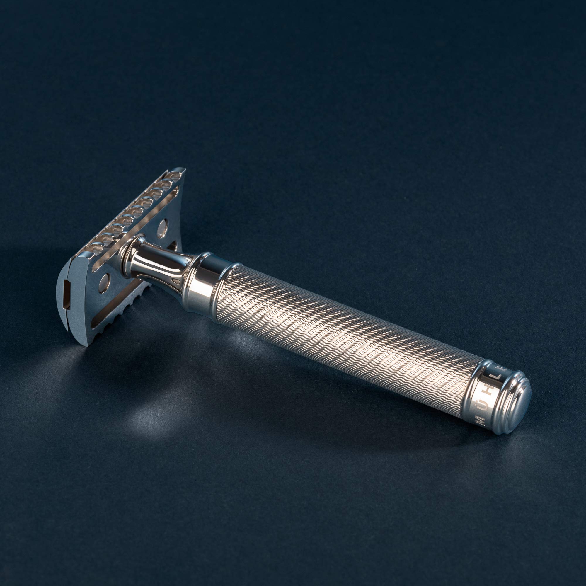 MÜHLE TRADITIONAL Grande Stainless Steel Safety Razor (Open Comb)