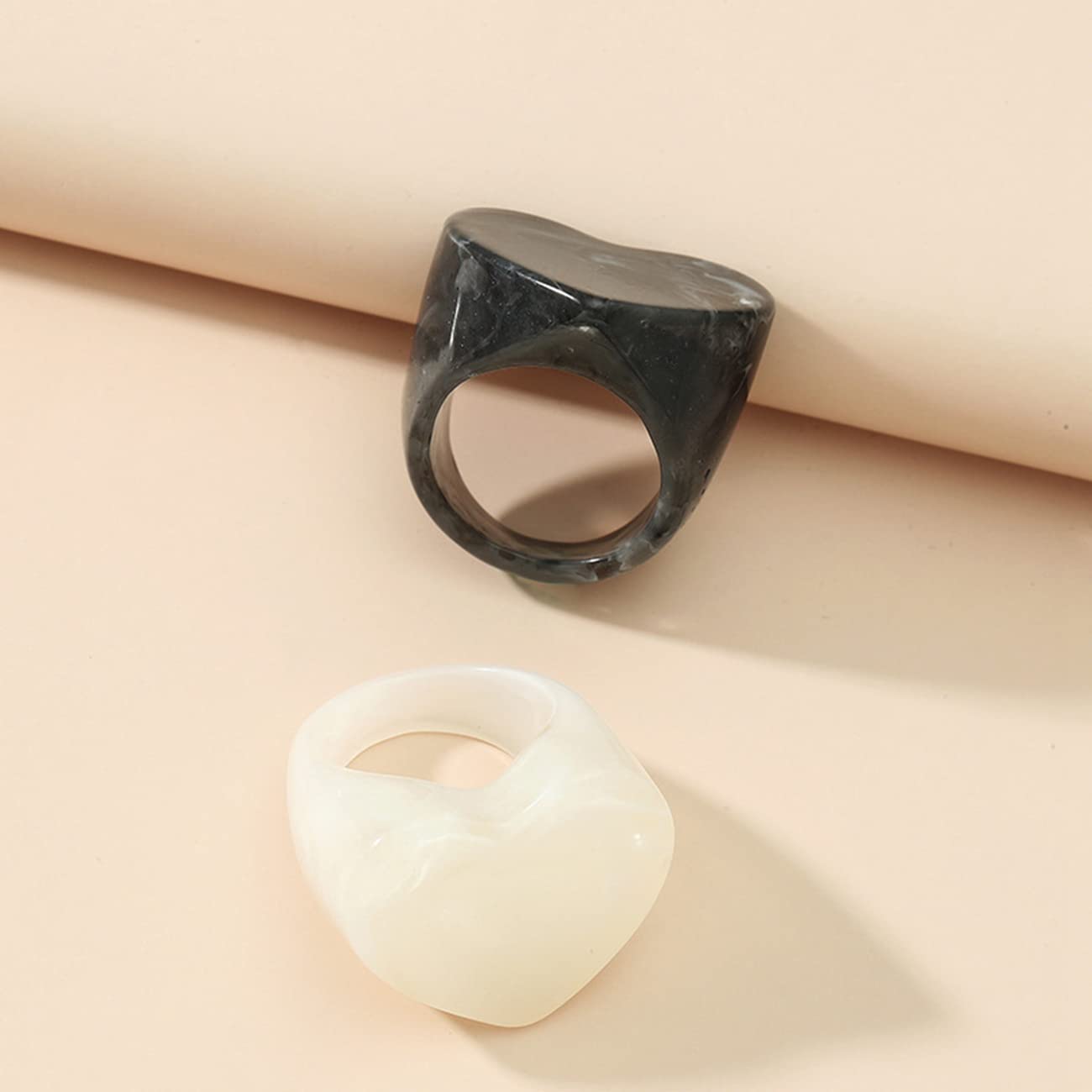 2 pcs Chunky Rings with Heart Shaped for Women Retro Black White Acrylic Finger Rings Wide Thick Ring Knuckle Ring Stackable Joint Ring