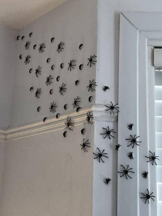 70 Pcs Halloween Spider Decorations Indoor, 4 Sizes 3D Plastic Spider Stickers Halloween Party Supplies Decorations for Home Wall Stickers Decor - Indoor Outdoor Room Window Halloween Decor