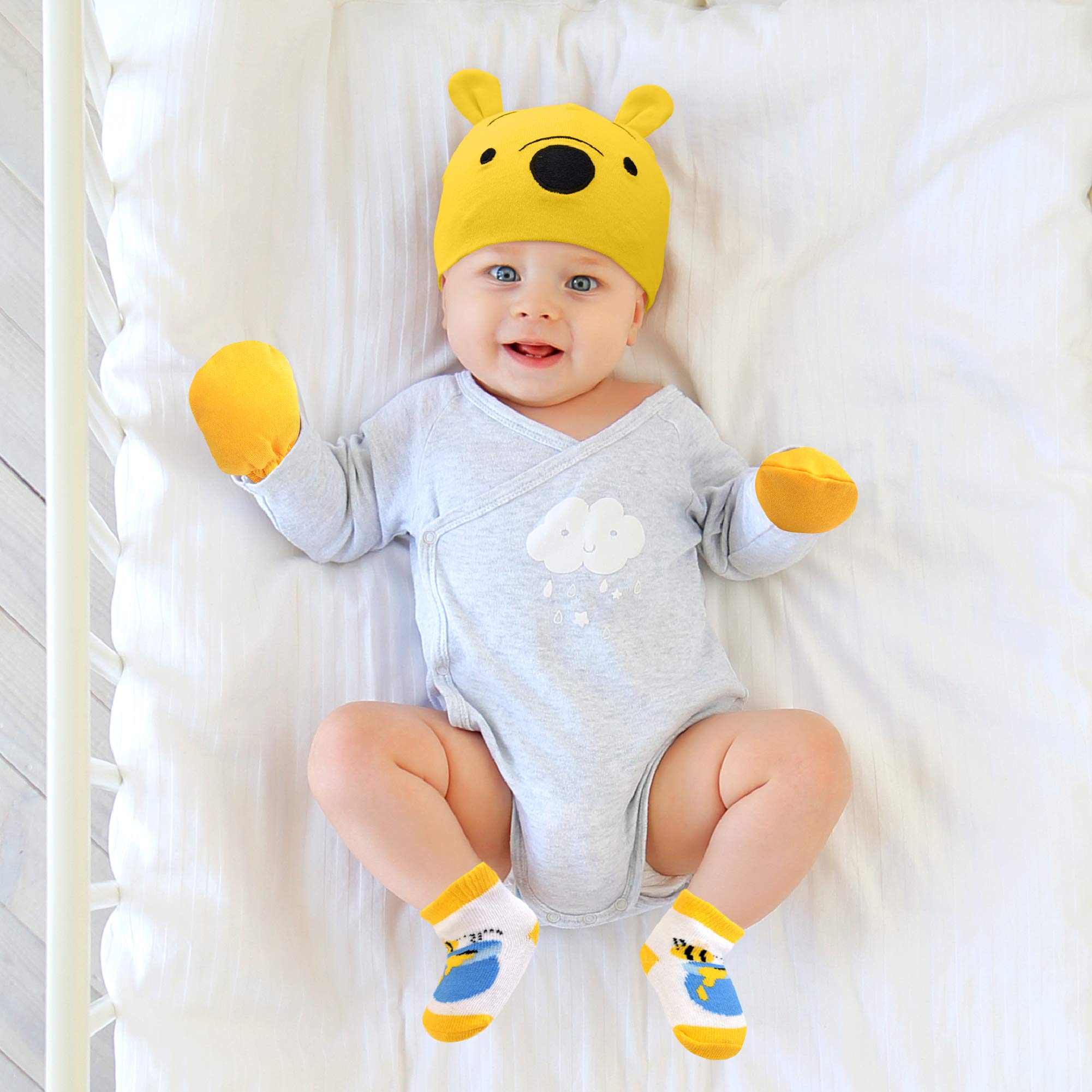 Disney Newborn Baby Boys’ Take Me Home Layette Gift Set: 3D Ear Hat, Socks and Mitten: Mickey Mouse, Winnie The Pooh, Size Age 0-3M, Pooh Bear