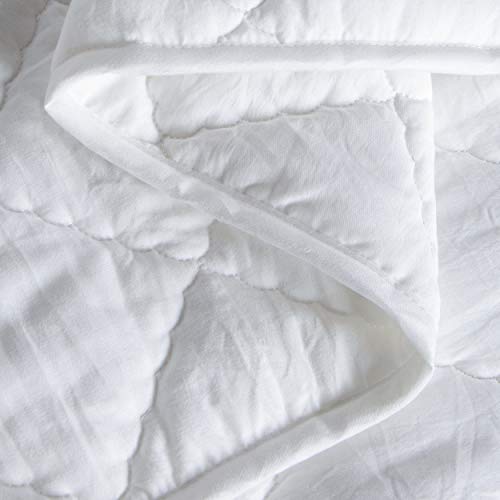 BEDSUM 100% Brushed Microfiber Down Alternative Toddler Comforter, Ultra Soft Lightweight and Warm Breathable Crib Quilted Blanket for Nursery Stroller Bed, 39x47 Inches, White