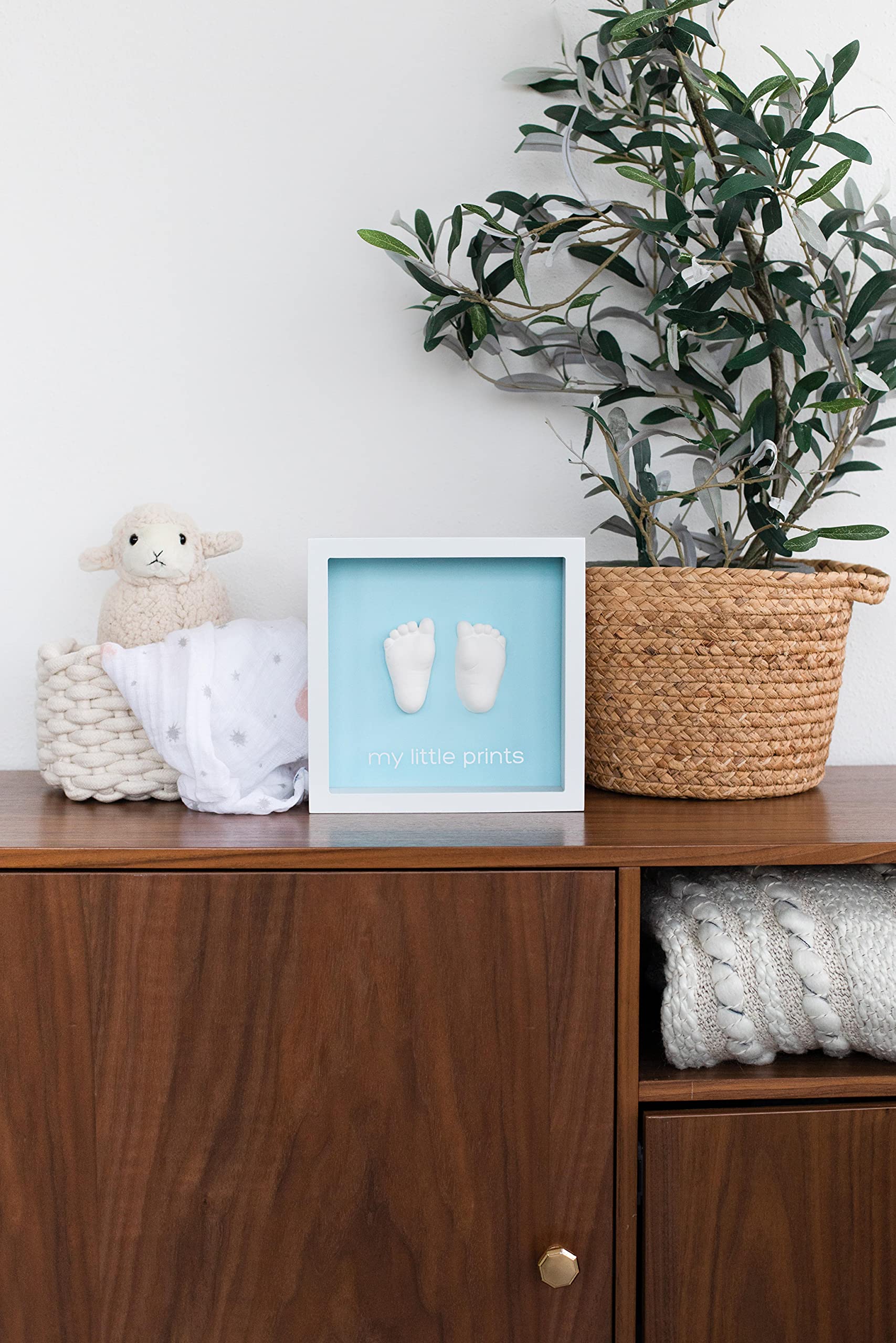 Pearhead Baby Hand and Foot Casting Kit, Newborn Keepsake Frame for Baby Girl or Boy