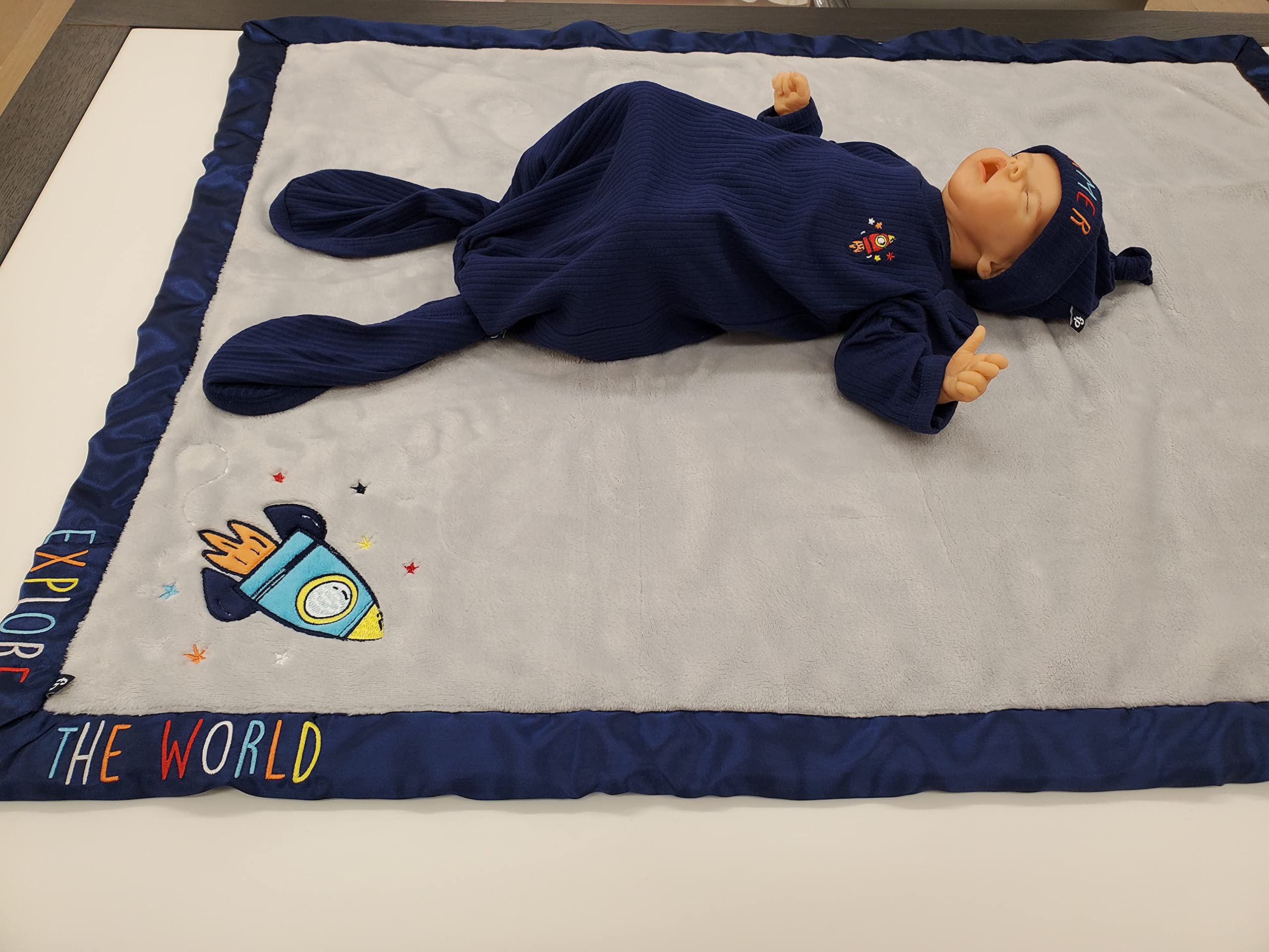 Fisher-Price Baby Blanket Space Explorer Collection Fleece Baby Blanket with Satin Trim for Baby Boys
