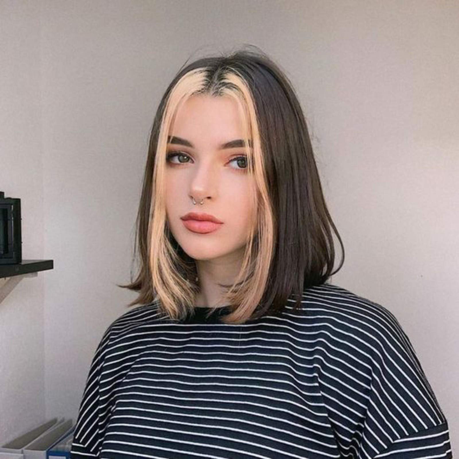 Akabsh 9A Grade Brazilian Straight Bob Wig with Highlight tl27 13×4 Short Human Hair Lace Front Wigs 150% Density Human Hair Lace Closure Wigs Front Short Human Hair Wigs