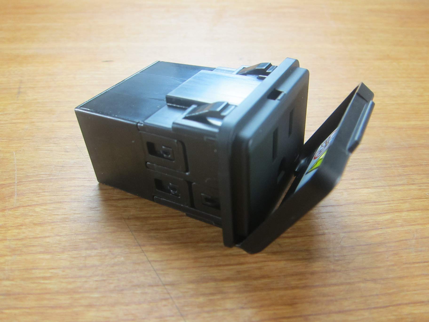 2013-2016 Ram 1500 2500 3500 4500/5500 Power Outlet Inverter New Mopar OEM