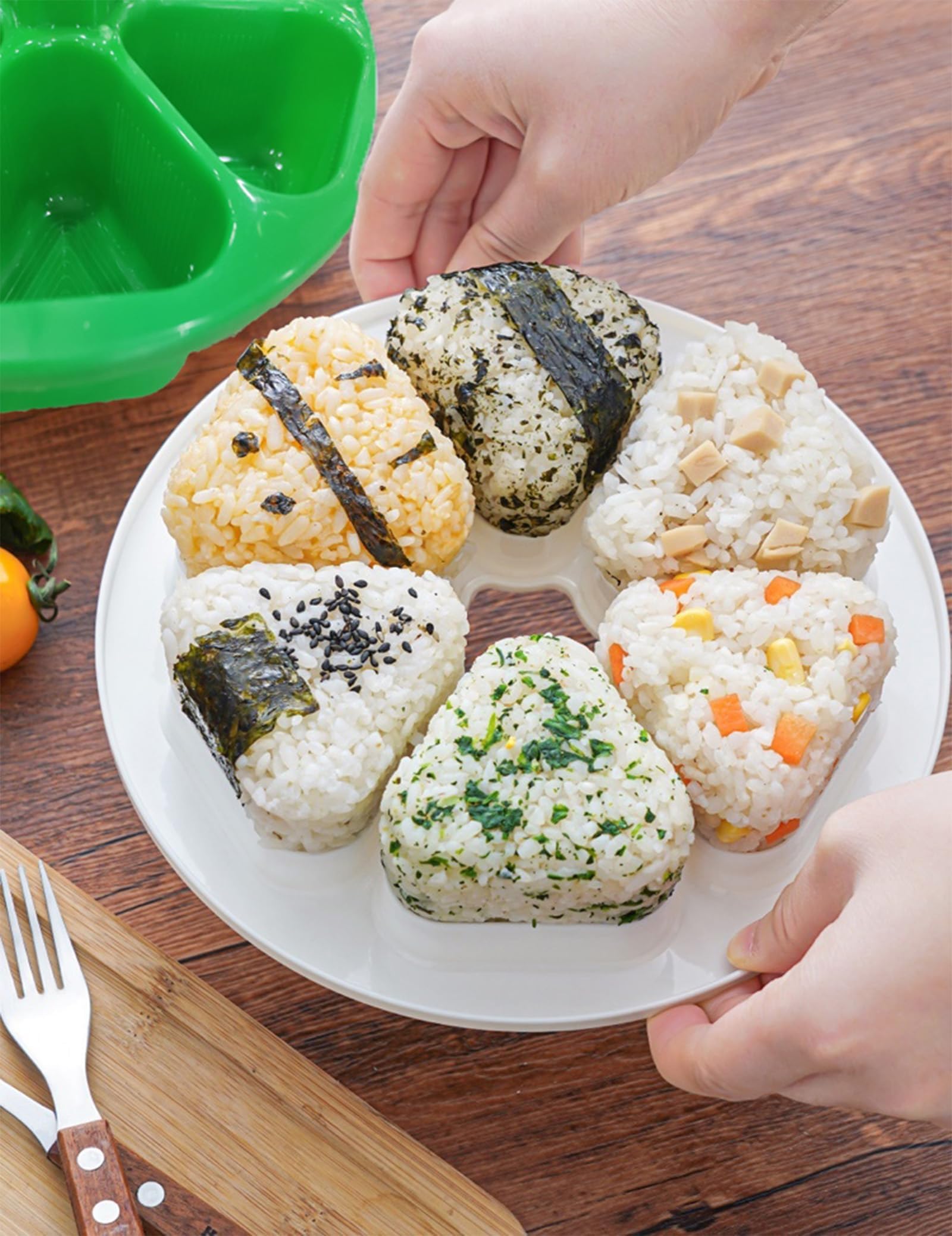 6 in 1 Onigiri Mold Triangle Sushi Mold Multifunctional Rice Ball Mold for Making and Storing Sushi - Once Quickly Make 6pcs Onigiri Green
