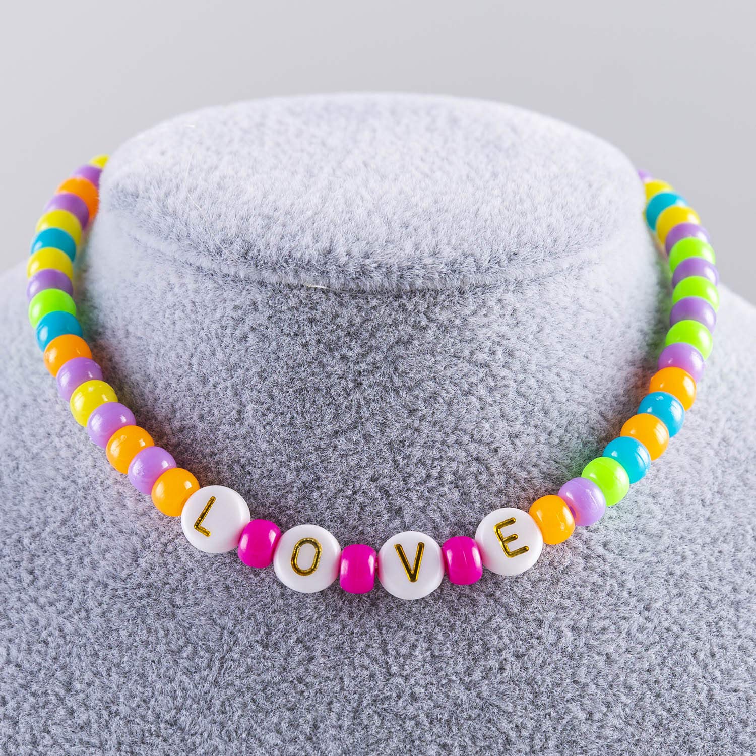 1680PCS Acrylic White and Gold Round Circle Letter Beads for Bracelets Alphabet Beads for Jewelry Making Name Bracelet Kit (Acrylic)