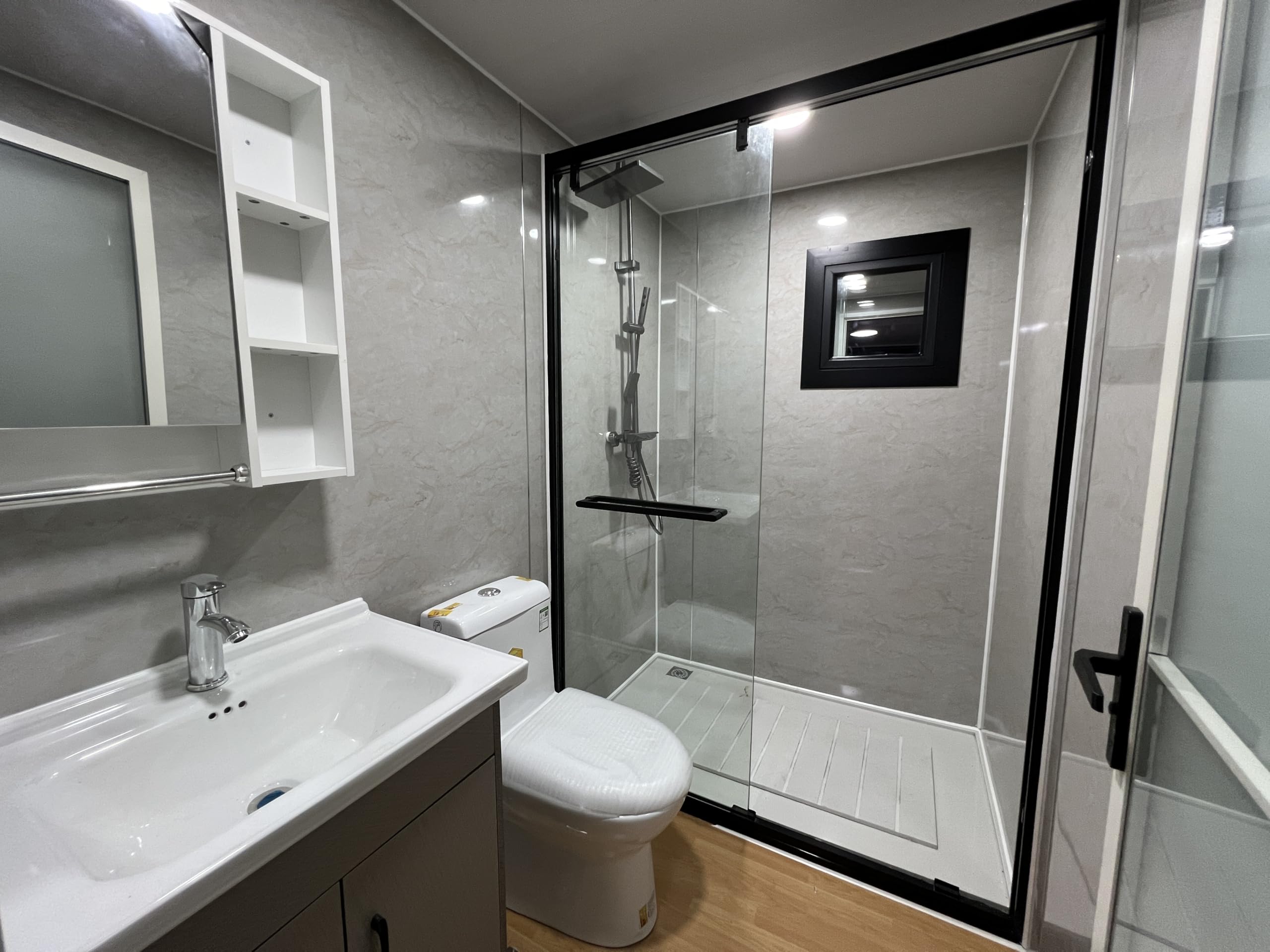 20ft Expandable Mobile House, Portable Prefabricated Home, Weather-Resistant, Fully Customizable