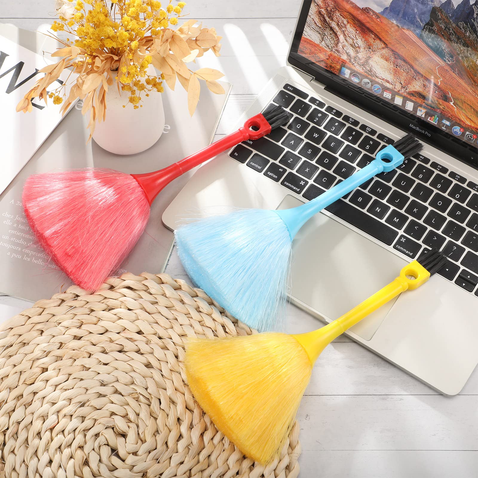 3 Pack Fluffy Microfiber Delicate Kitchen Duster Anti Static Laptop Keyboard Brush Mini Microfiber Duster Small Dusting Wand Multifunction Screen Brush for Electronic Equipment, Blue, Yellow, Red