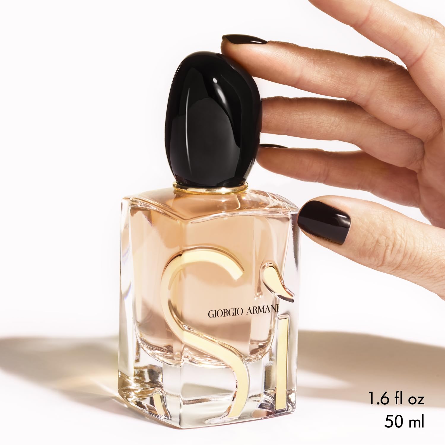 Armani Beauty - Sì - Eau de Parfum - Women's Perfume - Modern Chypre Fragrance - Blackcurrant Nectar, Rose De Mai & Freesia, Patchouli Notes - 1.0 Fl Oz