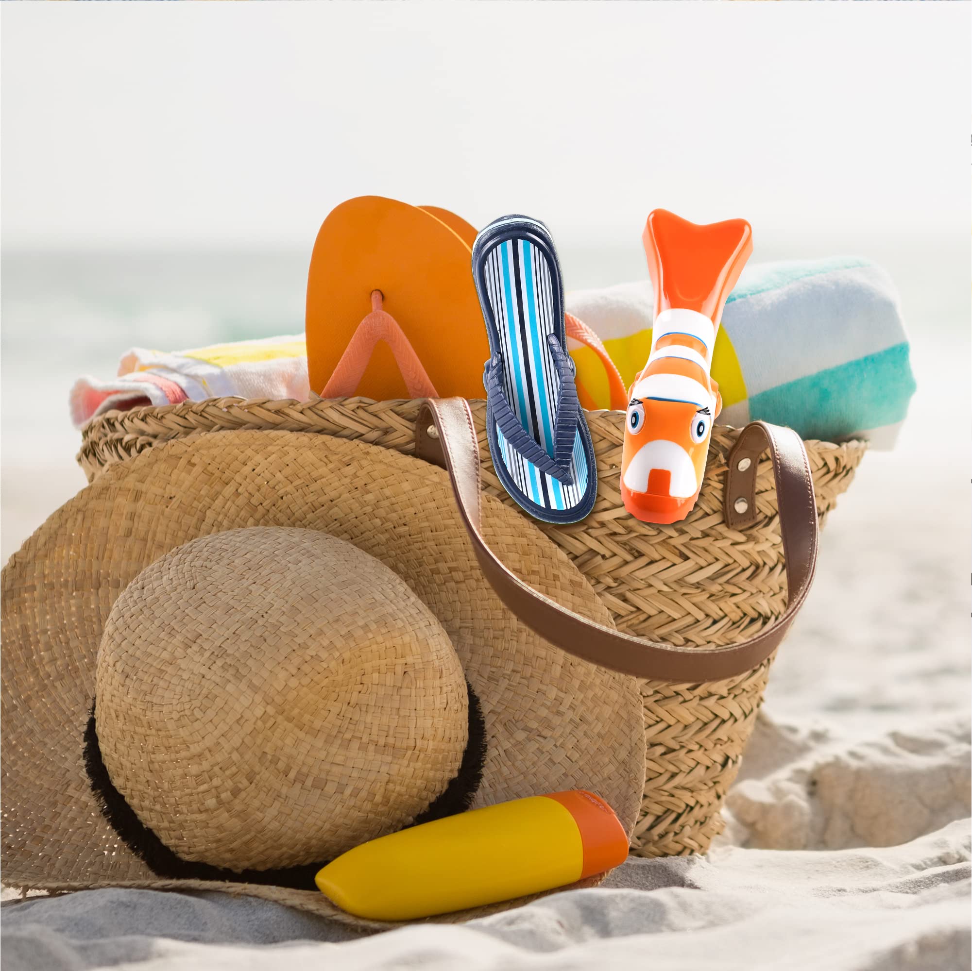 8 Pack Clips for Beach Chairs-Durable and Big Towel Clips, Peg Clips with Colorful Parrot and Pink Flamingo Shape, Creative Beach Towel Clip for Family Use, Portable During Travel.