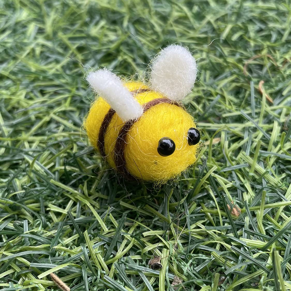 AcceLeah 25Pcs Wool Felt Bumble Bee Cute Bee Craft Ball Nursery Perfect for Baby Room Shower Gift Decorations or Costume Accessories