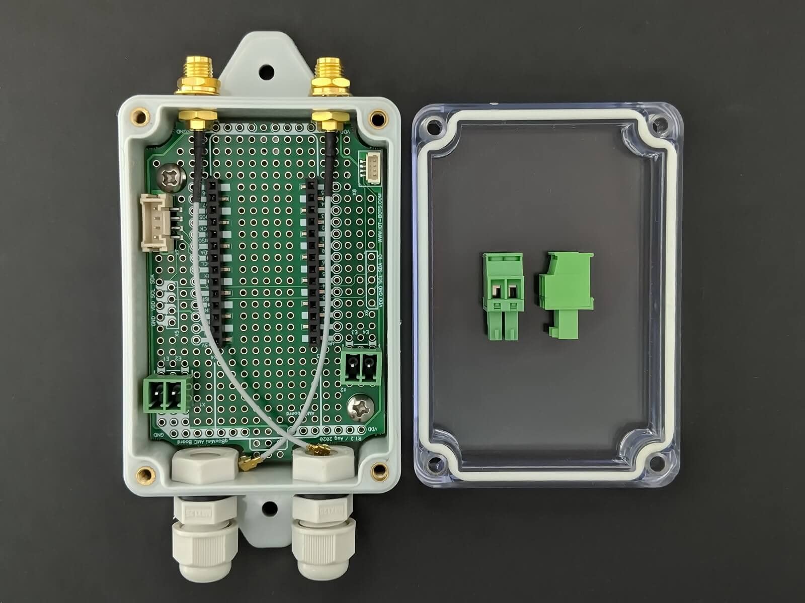 qBoxMini AMC DIY IOT Enclosure Kit (Two SMAs), IOT Enclosure for Arduino MKR ESP32 Cellular LoRa WiFi Board, Waterproof IP65 Enclosure with Glands, prototyping PCB connectors Set and Two SMAs