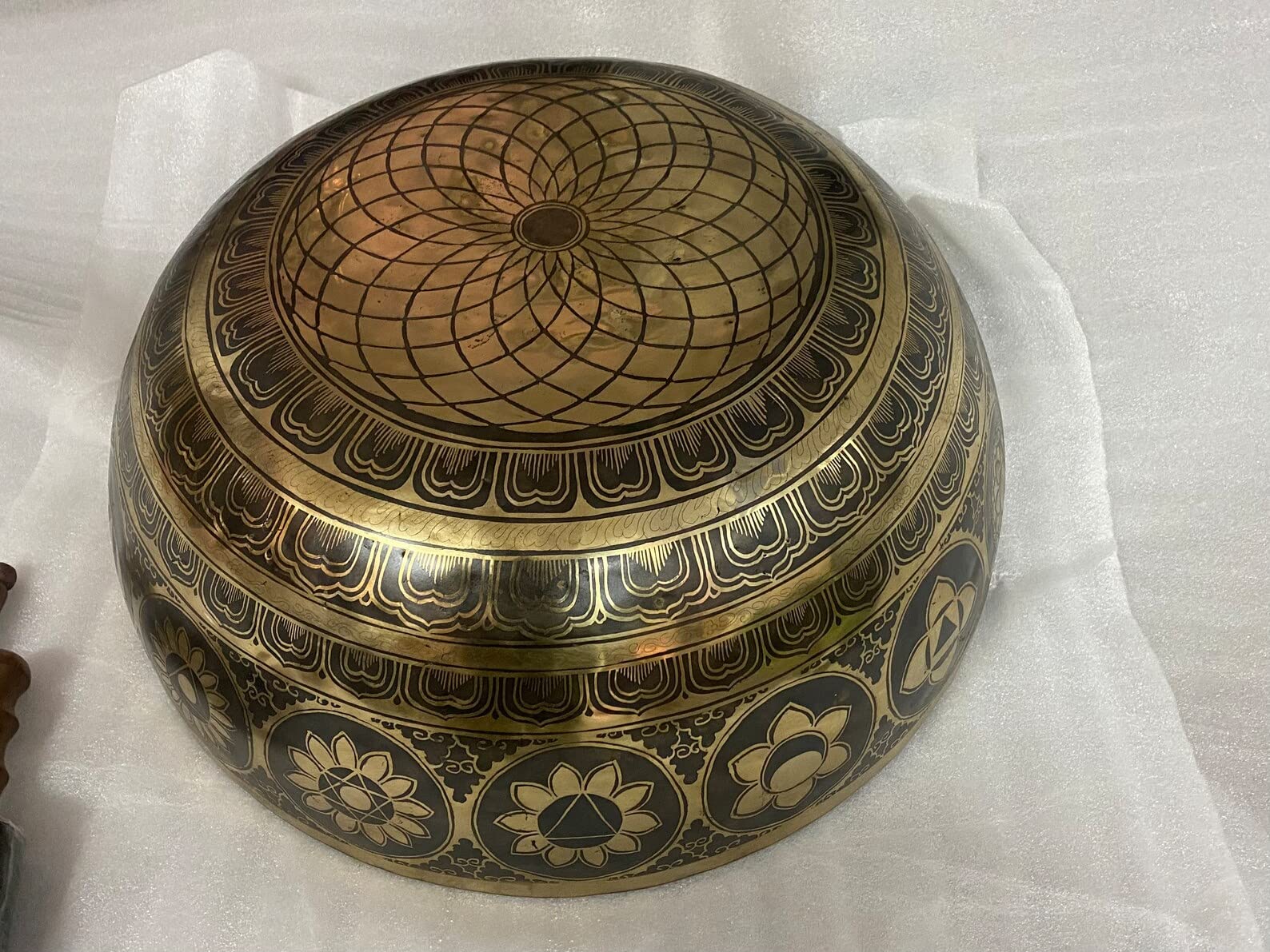 21 Inch Diameter Extra Large Standing Singing Bowl - Foot Carved Singing Bowls - Sound Therapy -Meditation -Yoga Session - Big Healing Bowls