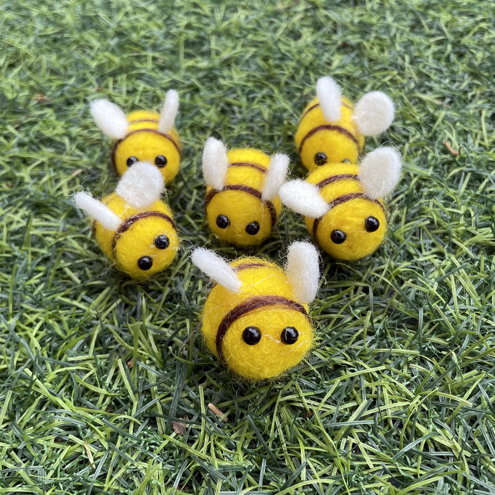 AcceLeah 25Pcs Wool Felt Bumble Bee Cute Bee Craft Ball Nursery Perfect for Baby Room Shower Gift Decorations or Costume Accessories