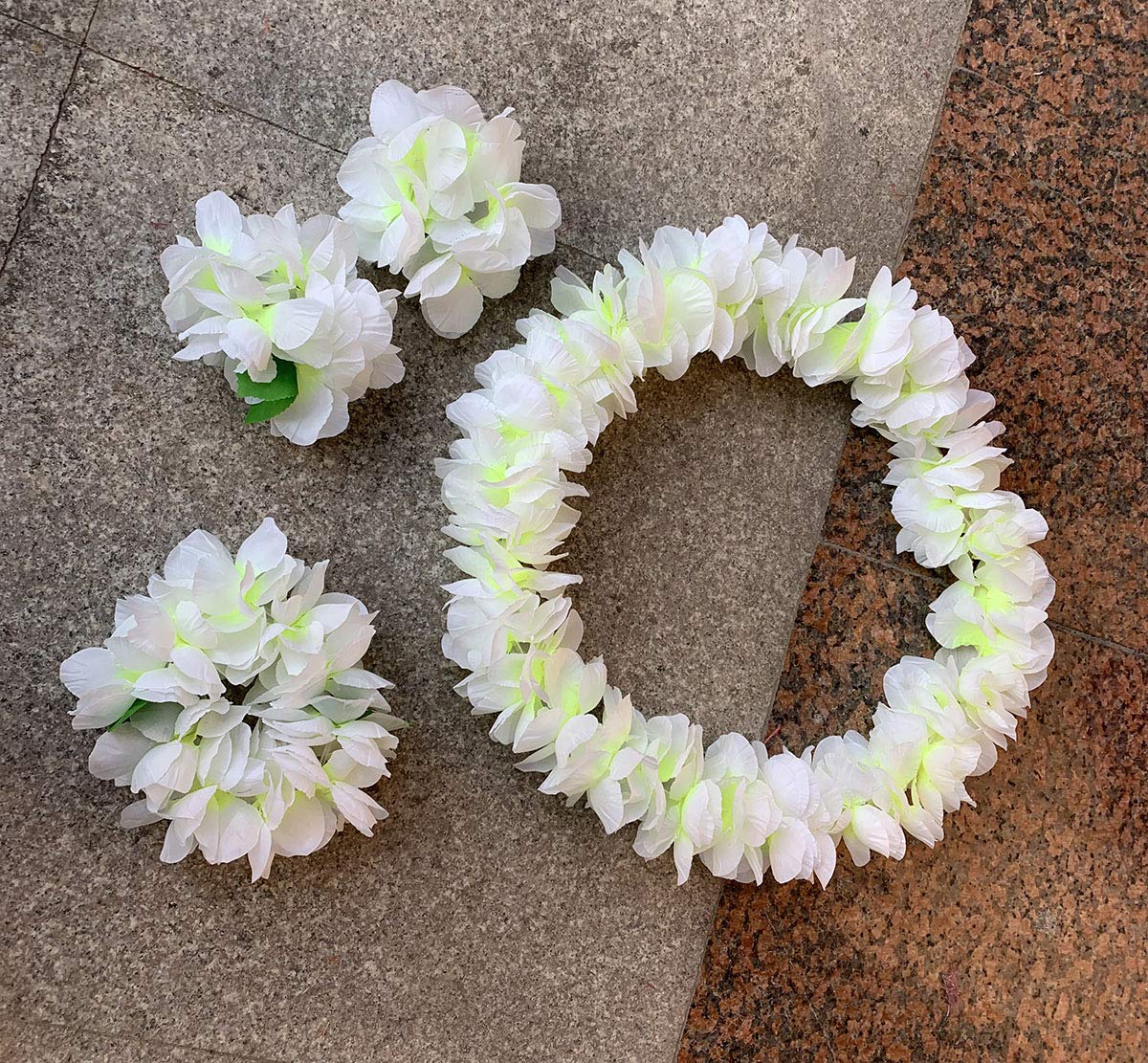 4 Pcs White Hawaiian Leis with Green Leaves for Graduation Party, Dance Party, Photo Prop in Outdoors (White)