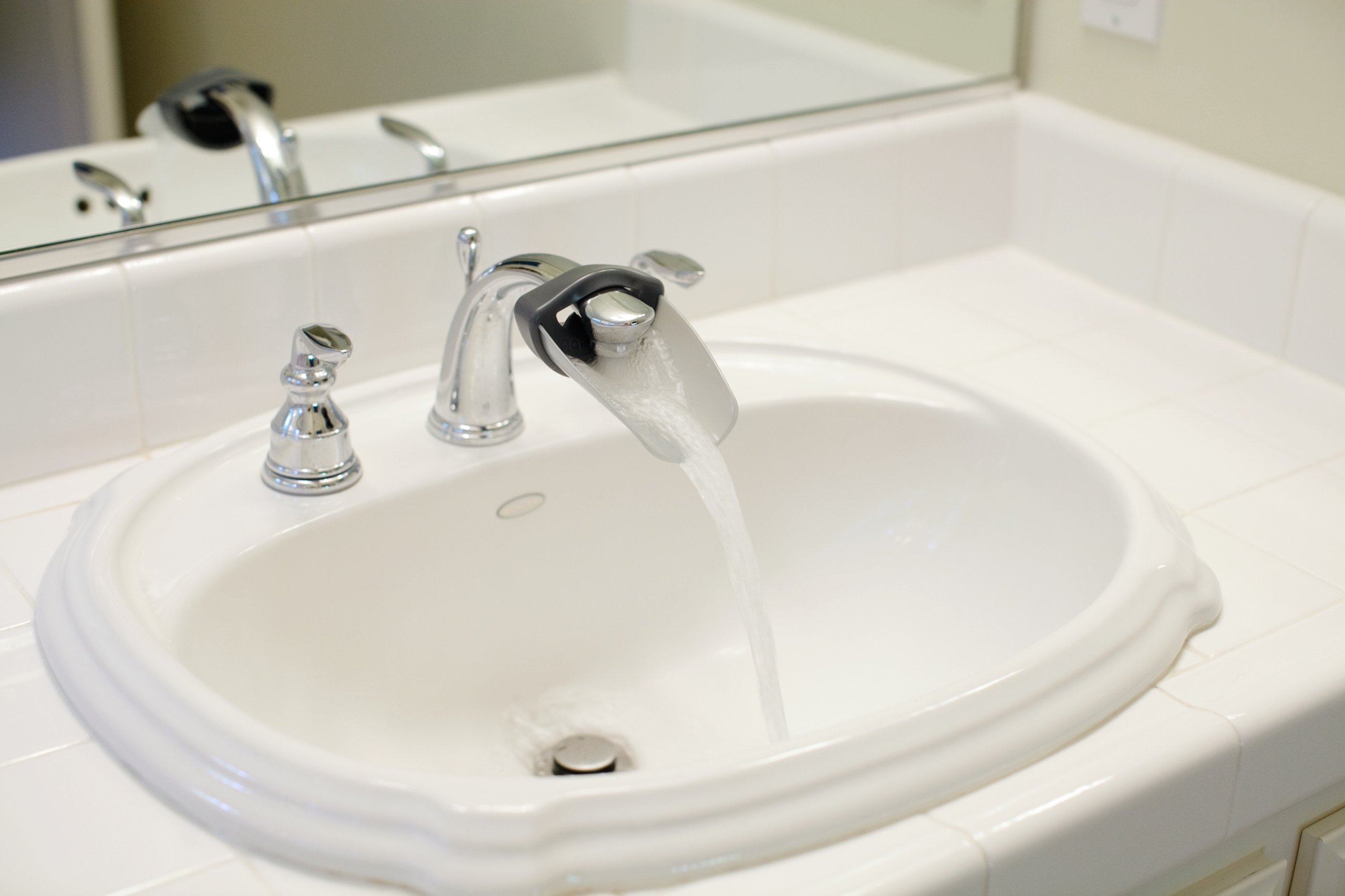 Aqueduck Faucet Extender, Gray