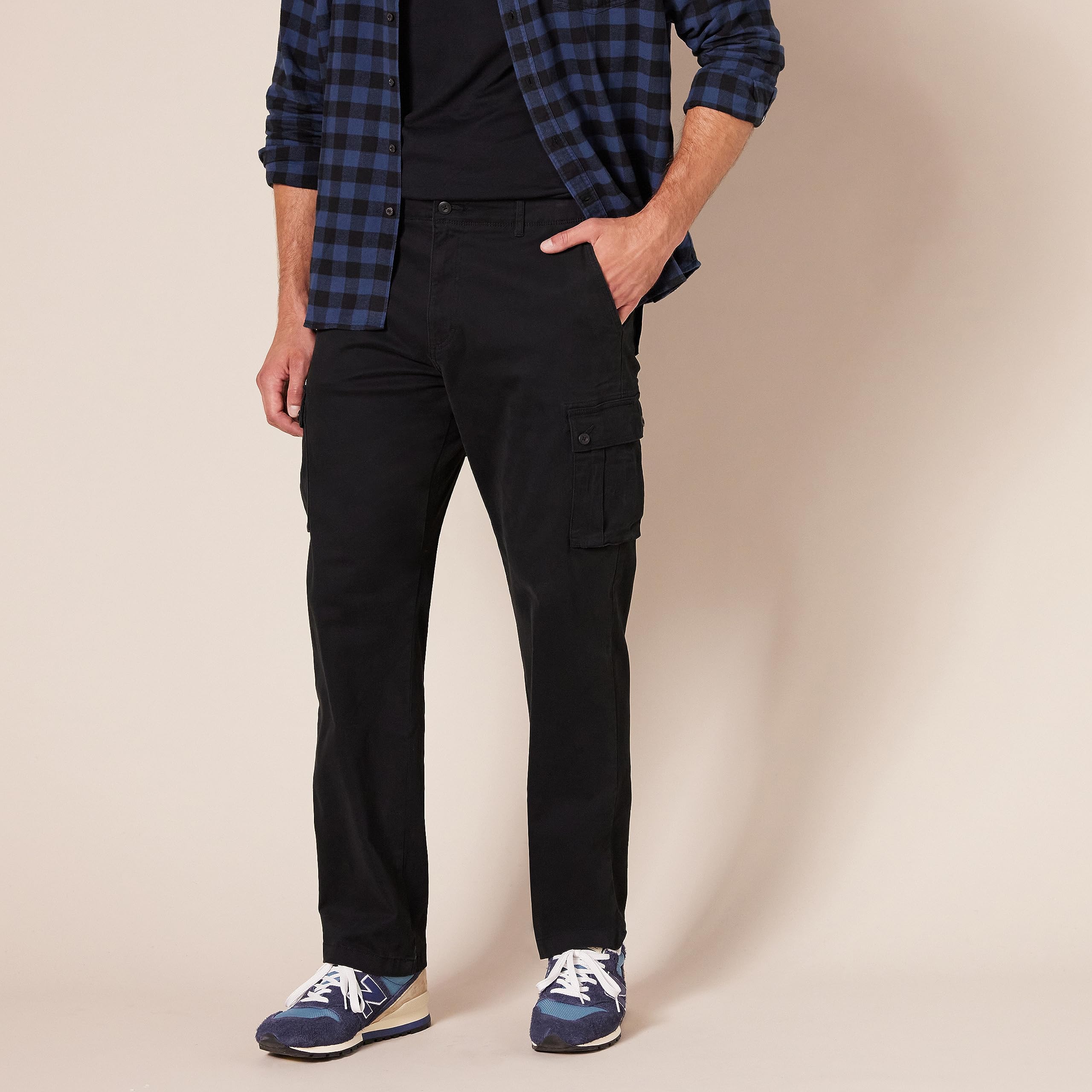 Amazon Essentials Men's Straight-Fit Stretch Cargo Pant (Available in Big & Tall), Black, 34W x 32L
