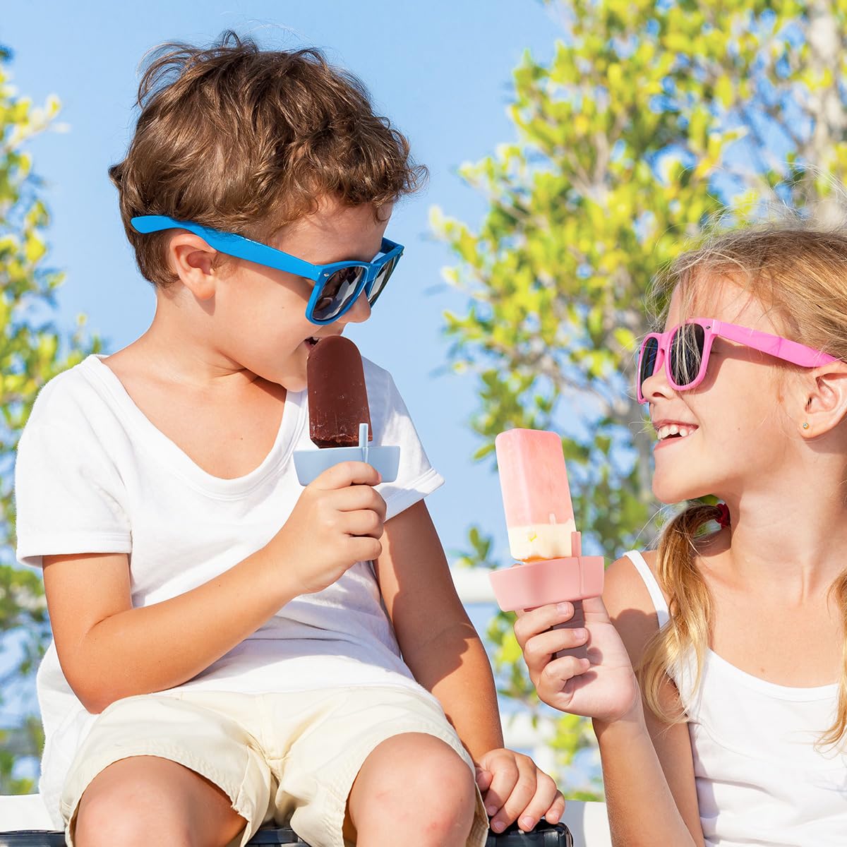 3 Pack Drip Free Silicone Popsicle Holders with Straw, AODISTUCE Popsicle Holders for Kids No Drip, Mess Free Frozen Treats Holder Ice Pop Holder Popsicle Holder for Toddlers Kids Baby, with 2 Slots