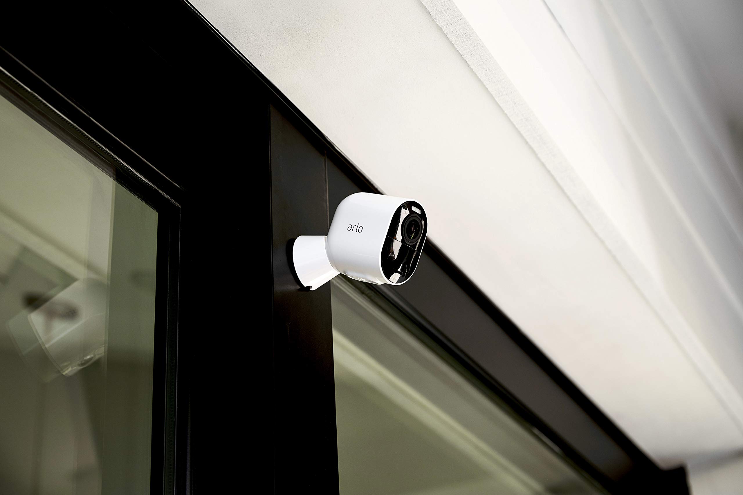 Arlo VMK5140-100NAS Ultra - 4K UHD Wire-Free Security Camera, Color Night Vision, Spotlight, 2-Way Audio, Indoor/Outdoor | with Arlo Video Doorbell