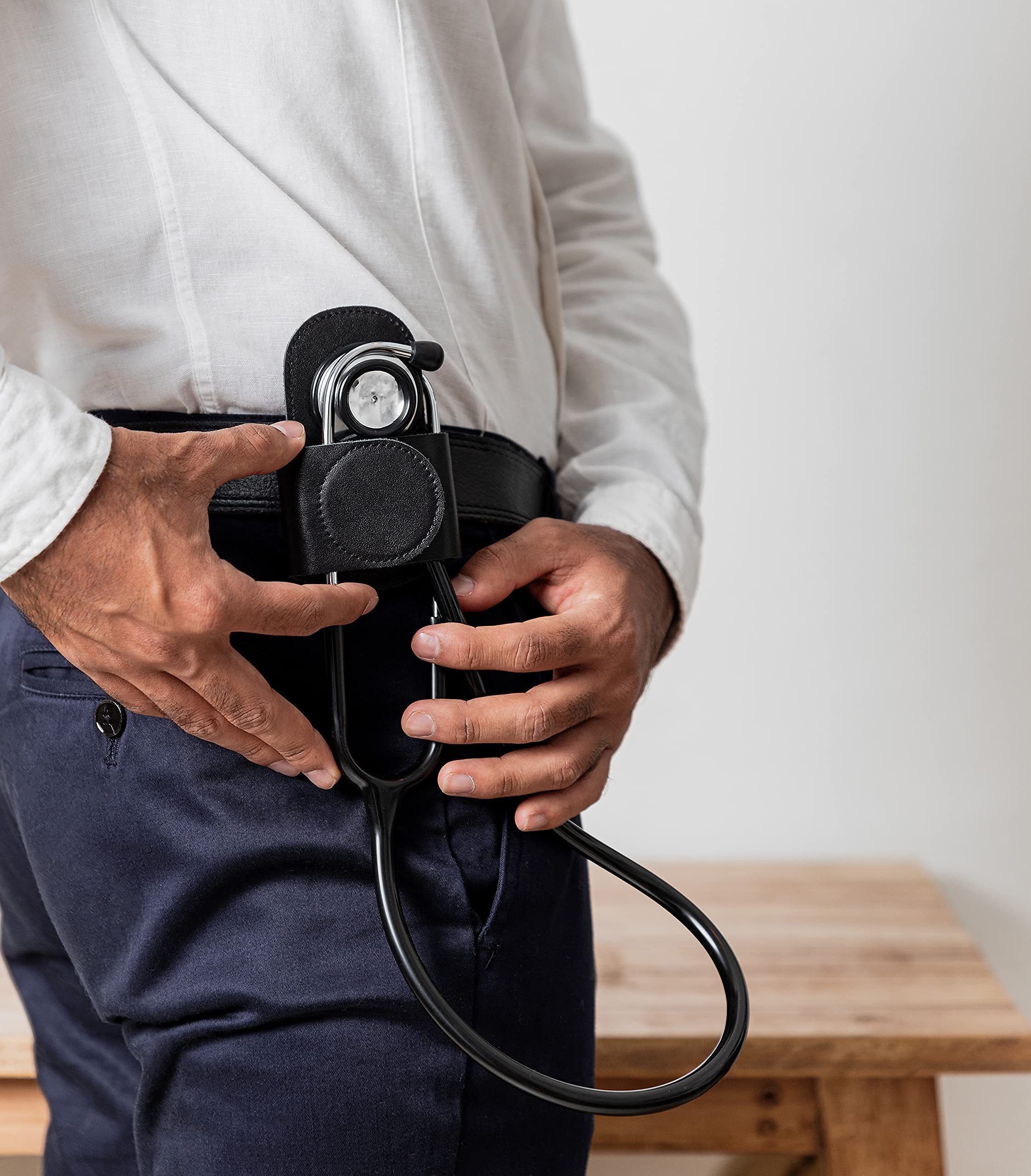 Wenses Magnetic Stethoscope Holder Hip Clip Black Genuine Leather Gift Set, Includes Writing Pen