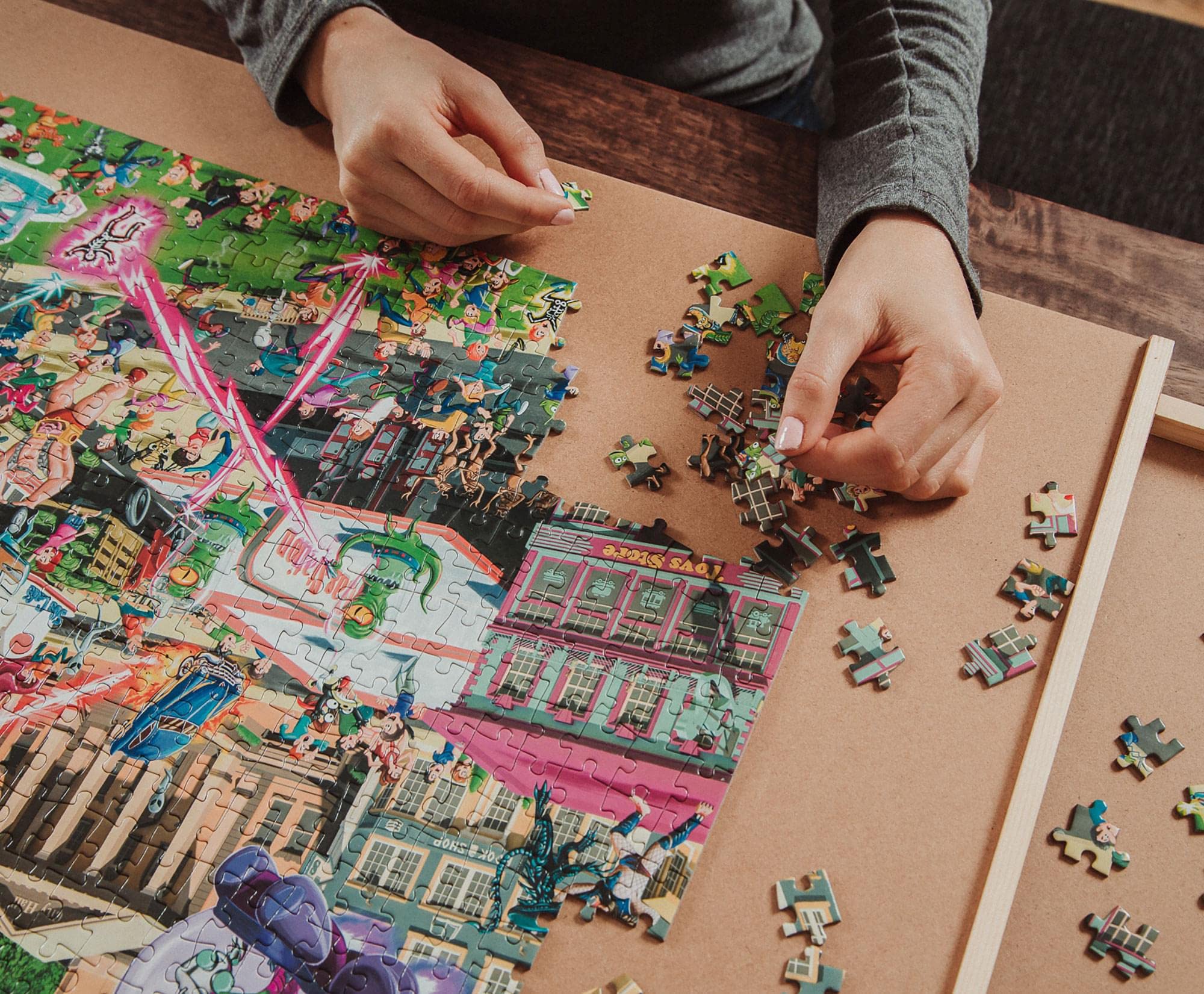 Alien Attack Sci-Fi Classics 1000-Piece Jigsaw Puzzle for Adults | Interactive Brain Teaser, Educational Toys & Games, Home Activities Building Kit for Creative Play | Nostalgic Gifts and Collectibles