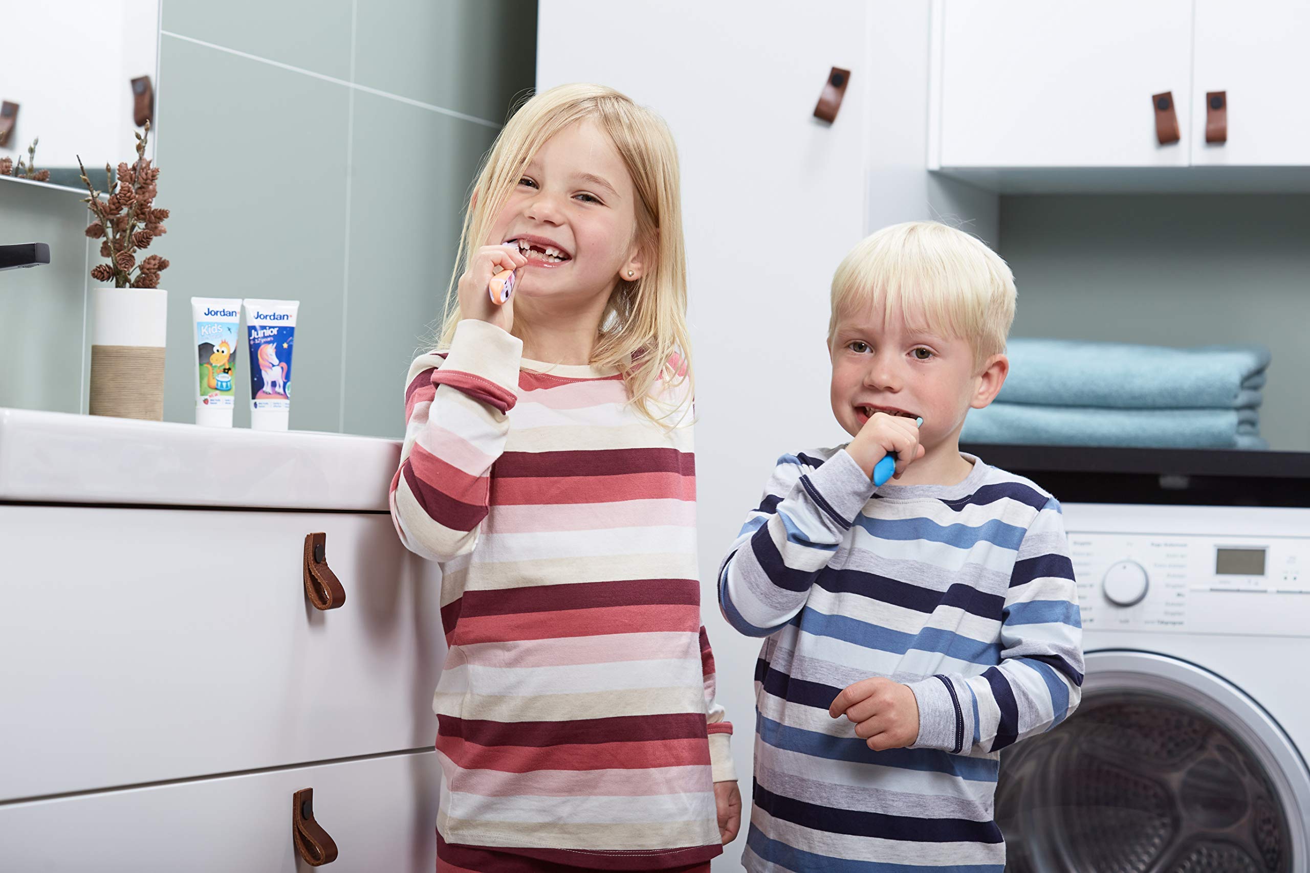 Jordan* Step 2 Kids Toothbrush, 3-5 Years, Soft Bristles, BPA Free (4 Pack) Blue & Green