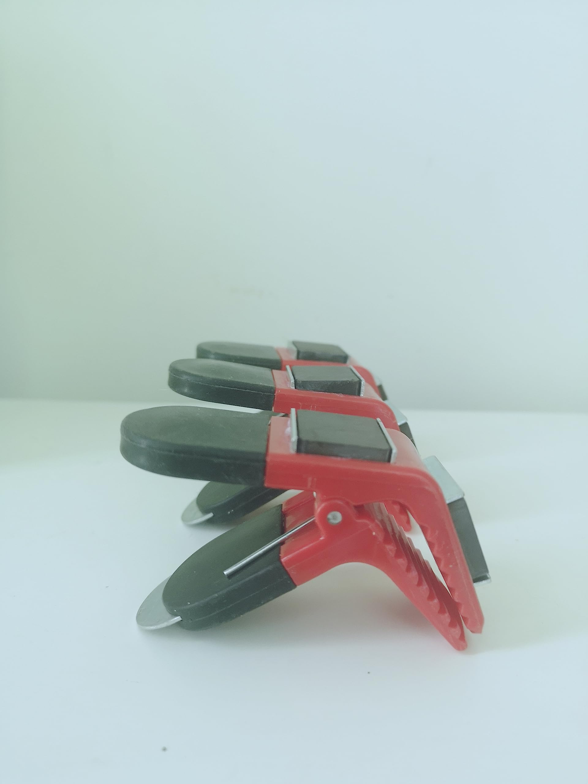 A99 3pcs Magnetic Paint Brush holder clip with Tin Opener DIY tools Red