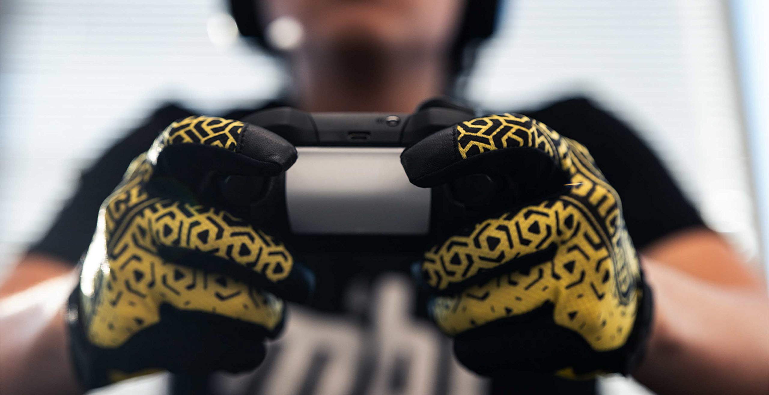 Ironclad Console Gaming Gloves, Precision Fit, Performance Grip, Touchscreen Compatible, Machine Washable, (1 Pair), Size M (ES-CNSL-03-M)