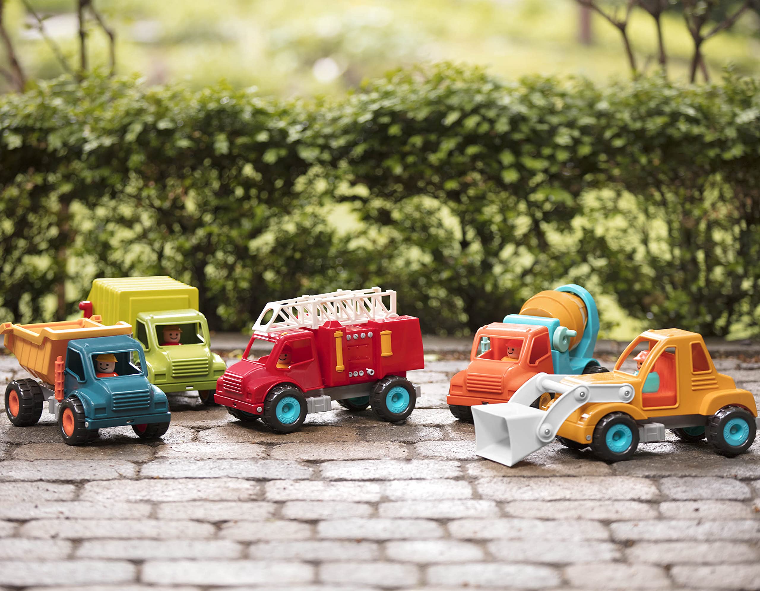 Battat – Toy Fire Truck & Figures – Classic Toddler Trucks – Red Fire Engine Toy – Soft Rubber Wheels – 18 Months + – Fire Engine