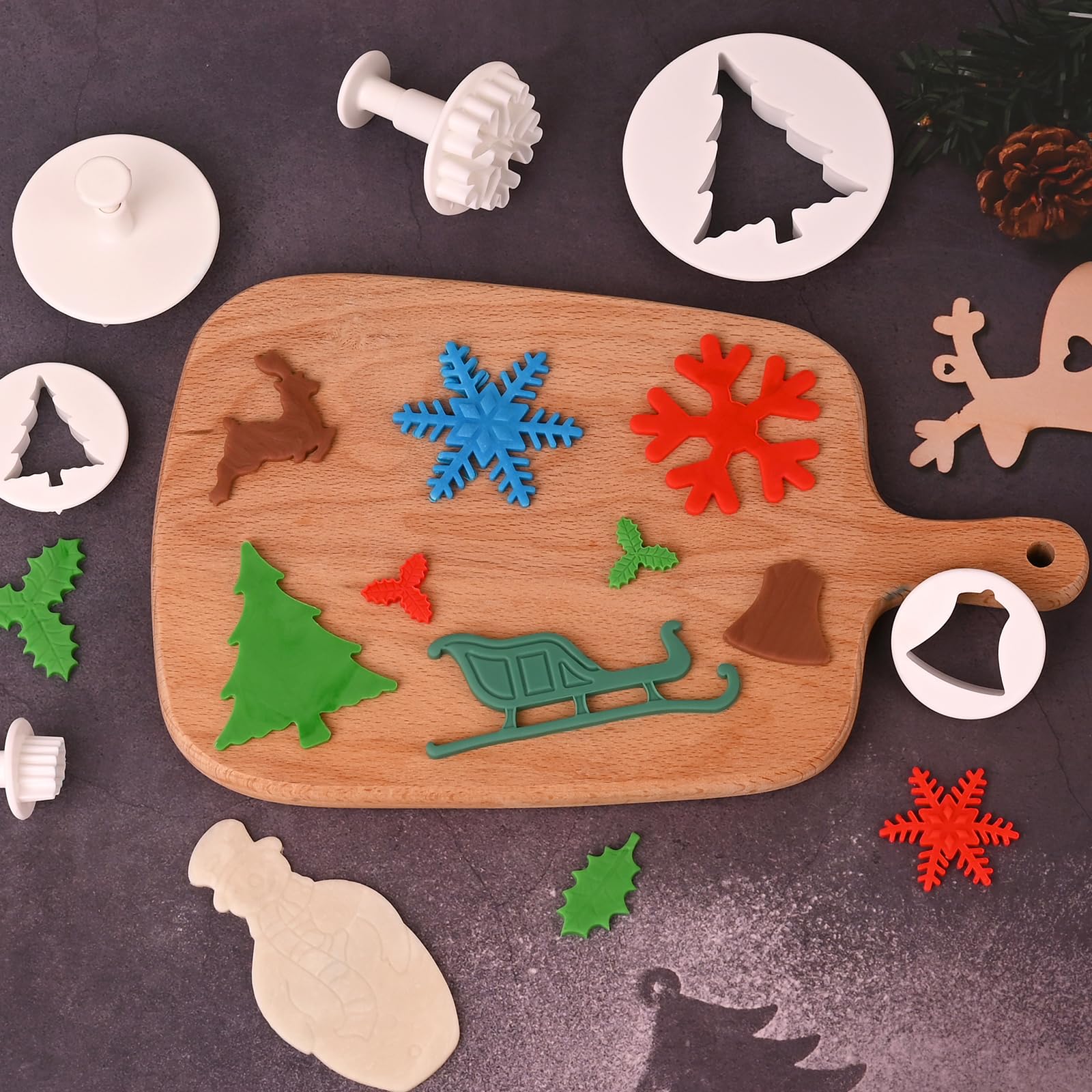 22 PCS Christmas Cookie Cutter Set Molds, Christmas Fondant Embossing Tools Plunger Cookie Cutter Sugarcraft Tree/Leaves/Sled/Snowman/Jingling Bell/Deer/Snowflake for Christmas Plunger Cake Cutter