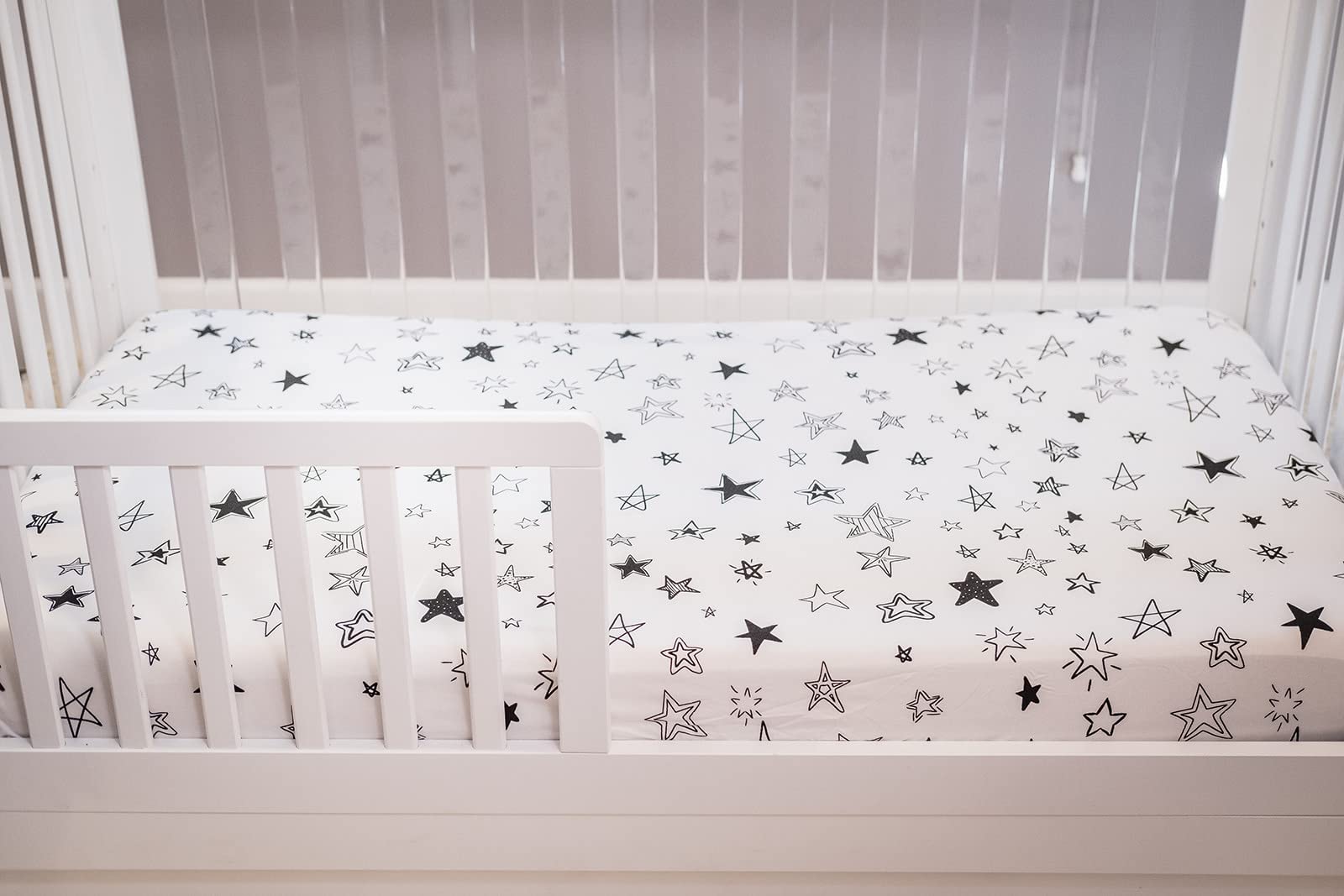 Norani Baby Crib Sheets | Fitted Mattress Cover for Toddler Bed with Full Elastic Trim & 8β Deep Pockets | Soft & Breathable Cotton | Infant & Nursery Bedding & Mattresses | Black and White Stars