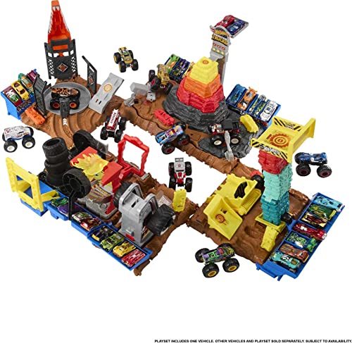 Hot Wheels Arena Smashers 5-Alarm Fire Crash Challenge Playset, 5-Alarm Toy Truck in 1:64 Scale & Crushable Car