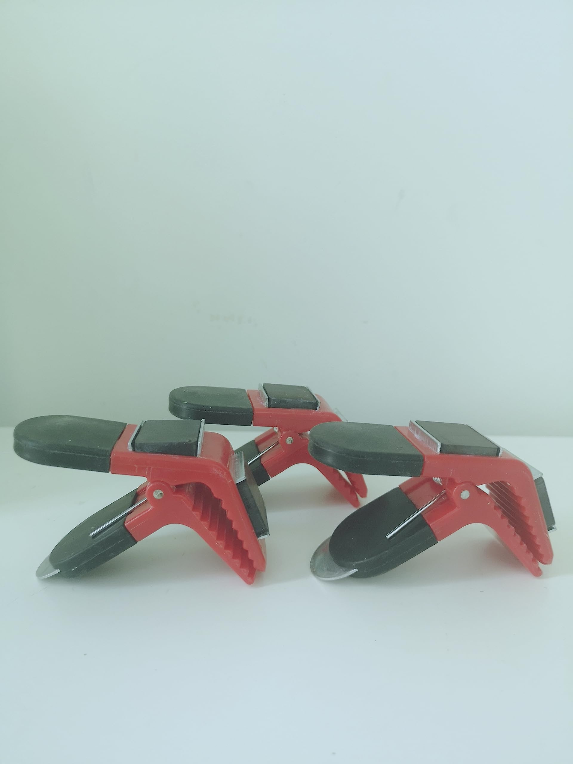 A99 3pcs Magnetic Paint Brush holder clip with Tin Opener DIY tools Red