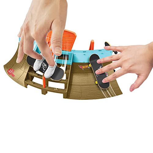 Hot Wheels Skate Stadium Playset Designed with Tony Hawk, 1 Exclusive Fingerboard & Pair of Skate Shoes, with Storage