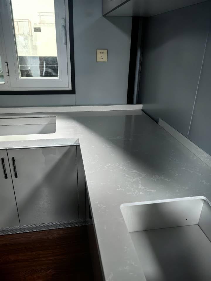 20FT Tiny House to Live in, Portable Prefab House with 2 Bedroom,1 Fully Equipped Bathroom and Kitchen, Prefabricated Container House for Adult Living, Foldable Mobile Home with Steel Frame