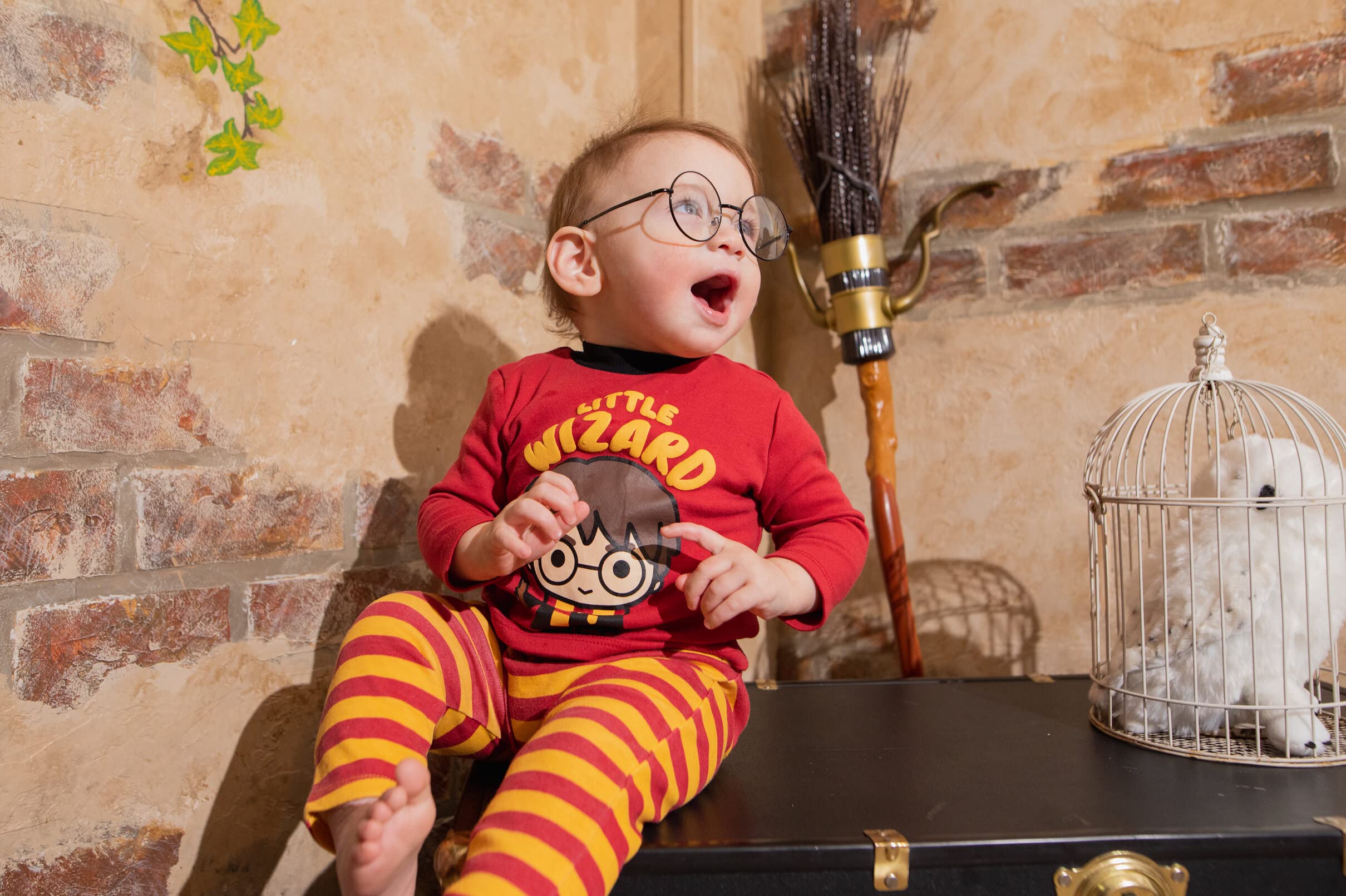 Harry Potter Baby Boys 4 Piece Layette Set: Bodysuit Tee Pants 18 Months